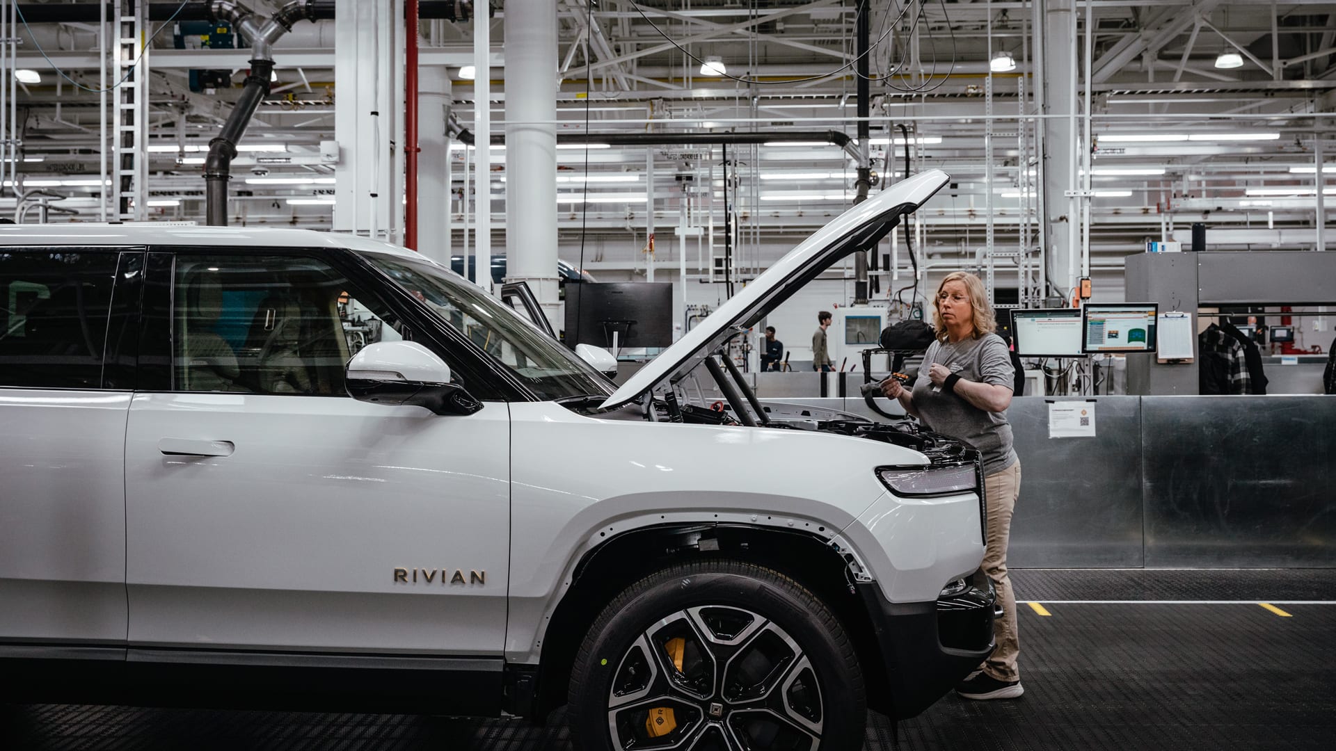 As sales of electric vehicles boom, battery makers are getting squeezed ...