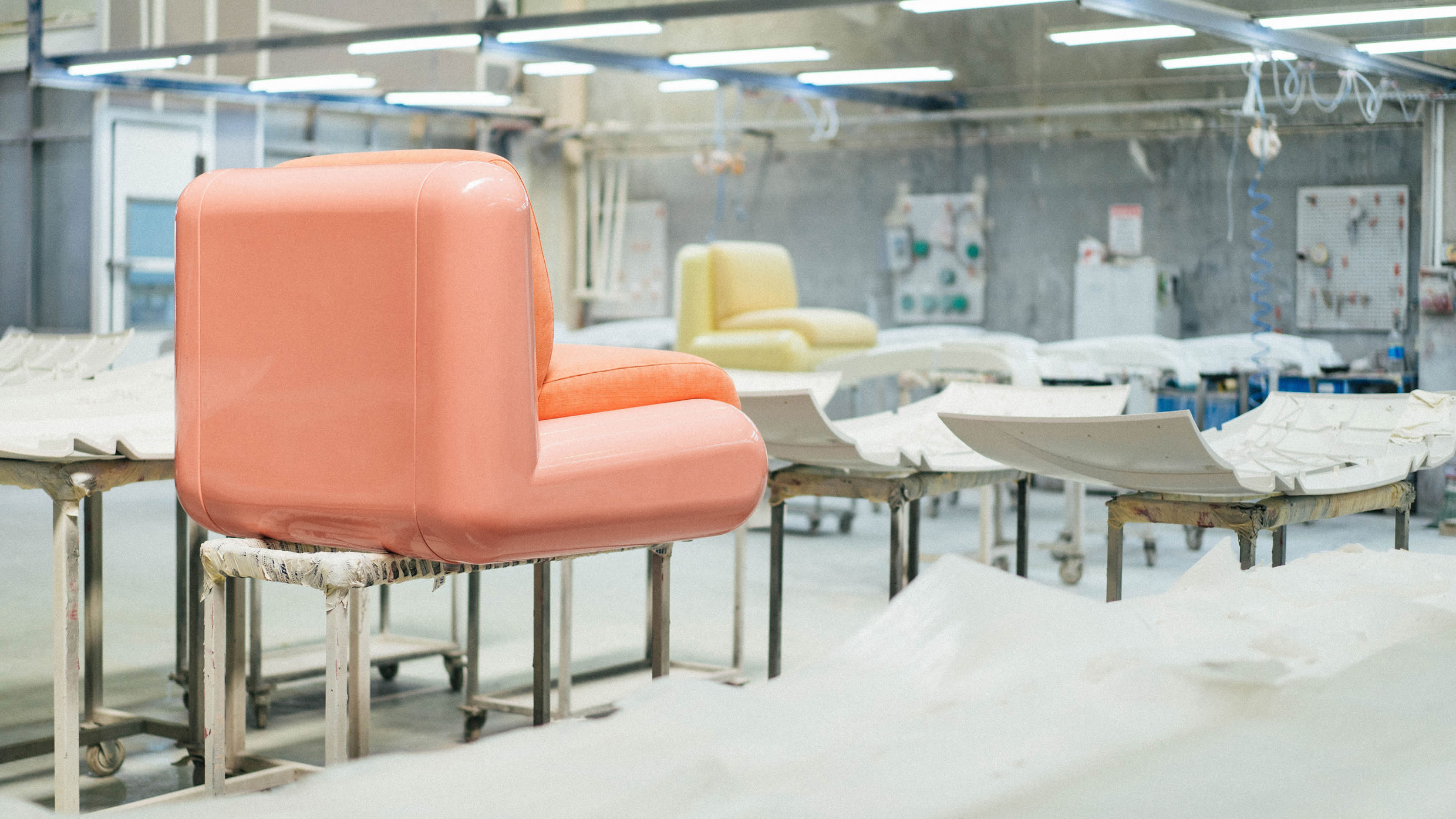 This mod armchair shares design DNA with London's iconic red buses ...