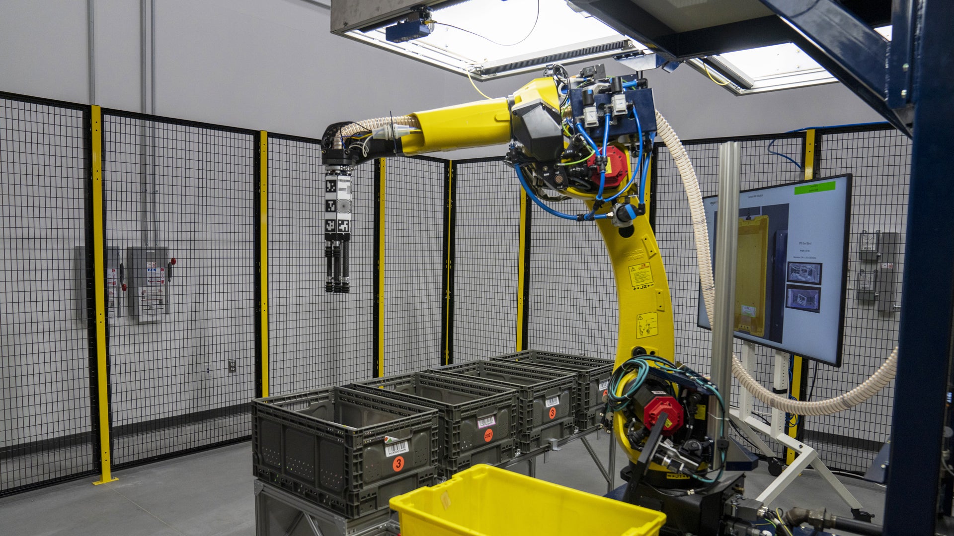 Here’s how Amazon plans to automate its warehouses in the future - Fast ...