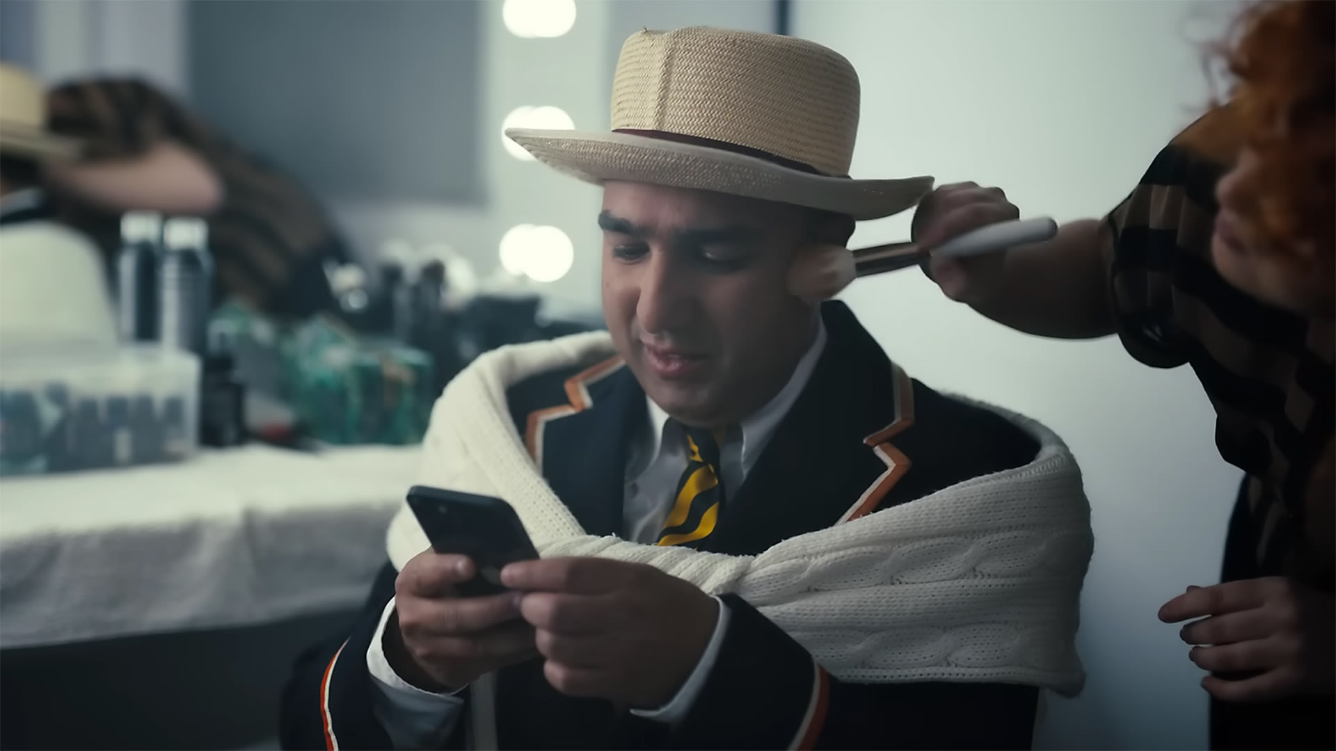 Apple leverages ‘Ted Lasso’ and in-store classes to teach the ...