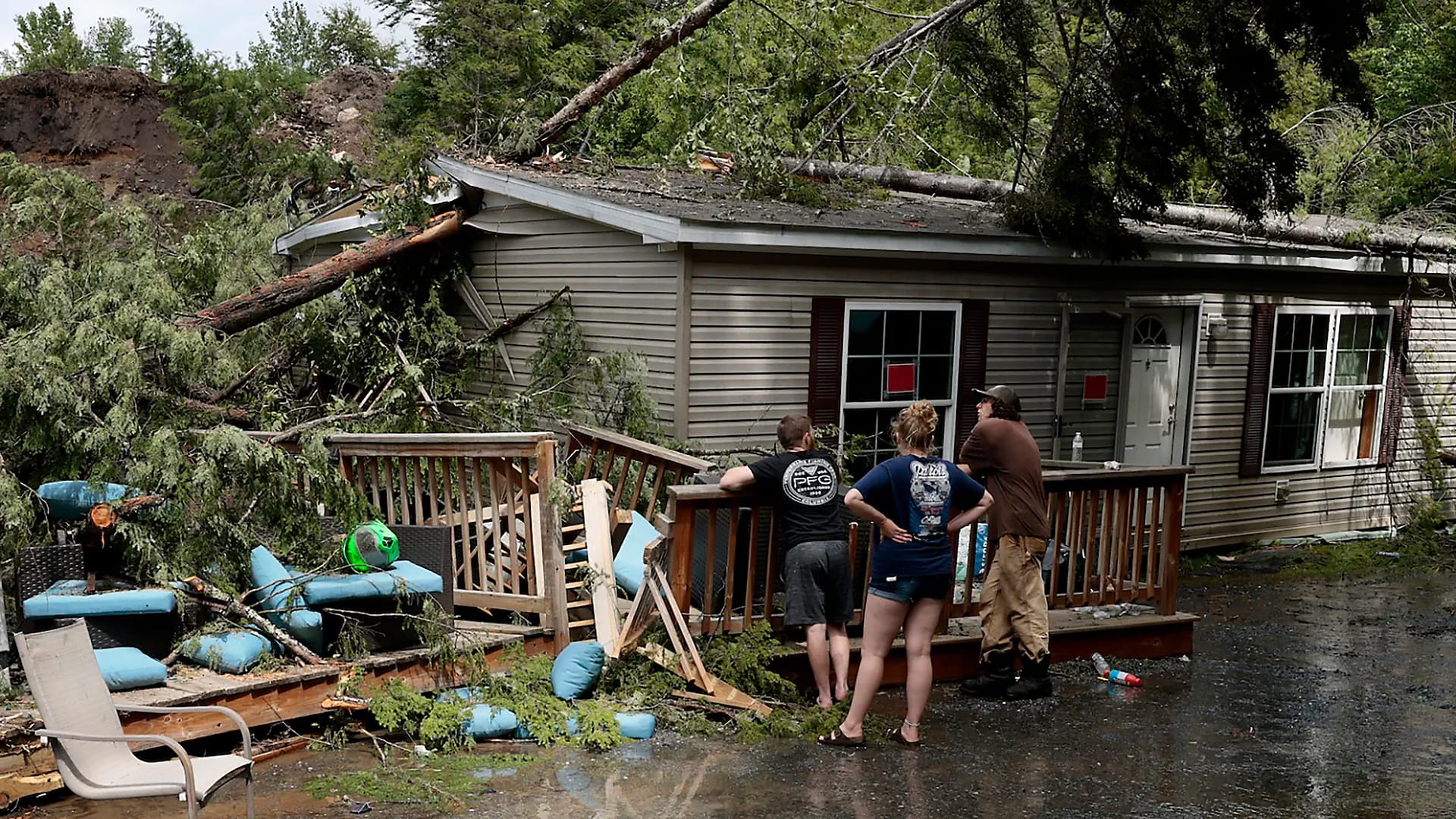 FEMA maps said they weren’t in a flood zone. Then their homes flooded