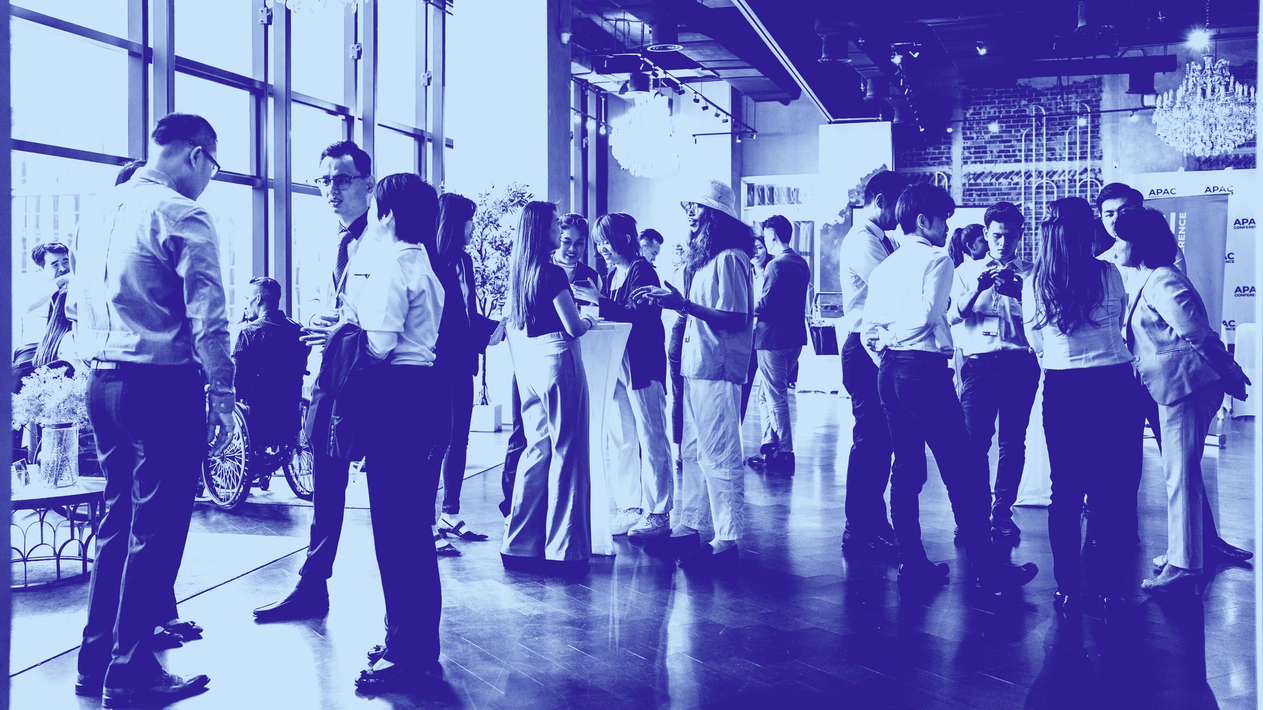 Want to succeed at work? An ex-FBI agent shares how to read a room