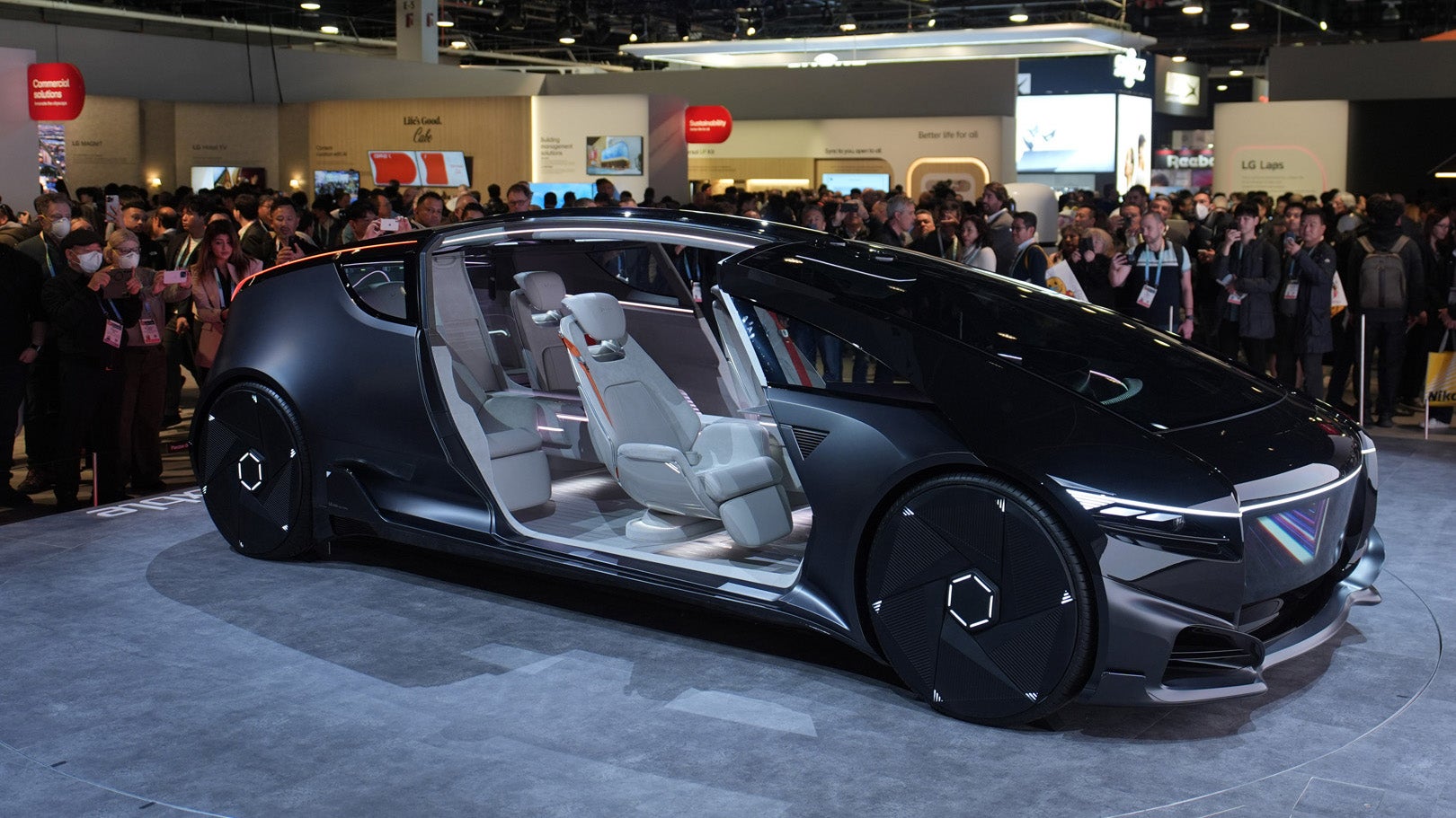 At CES, Hyundai spotlights its plans to power cars with hydrogen fuel cells