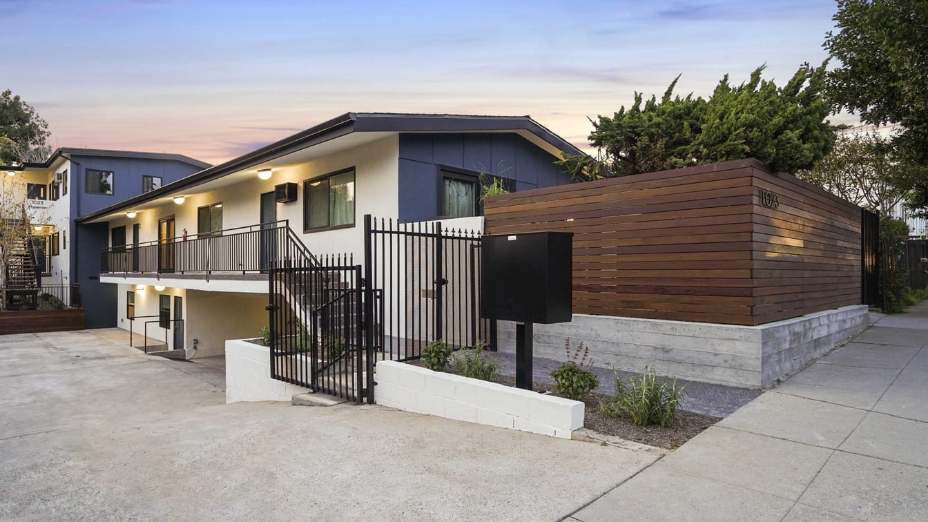 L.A.'s dingbat homes are shoring up seismically risky housing in L.A.