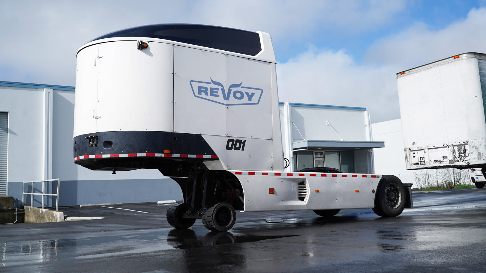 This trailer can turn diesel semi-trucks into hybrids in just 5 minutes