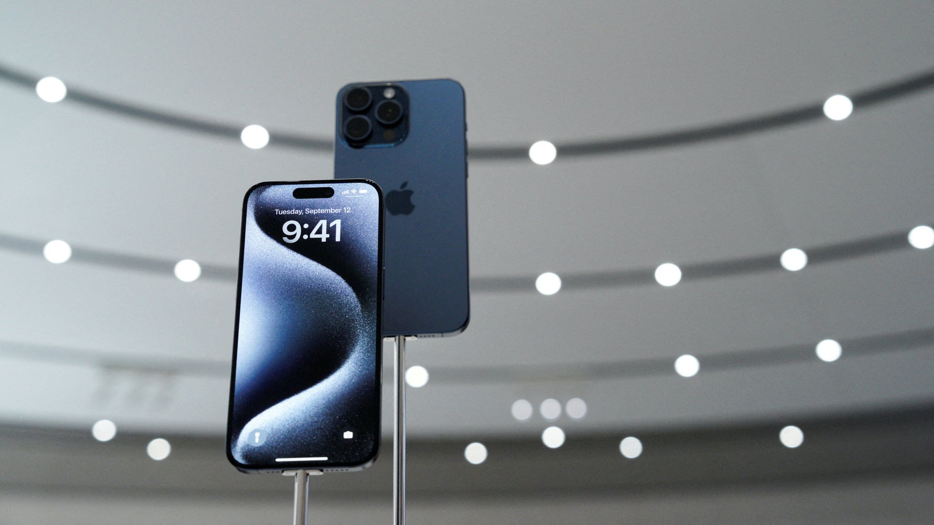 Apple passes Samsung as the top seller of smartphones in the world