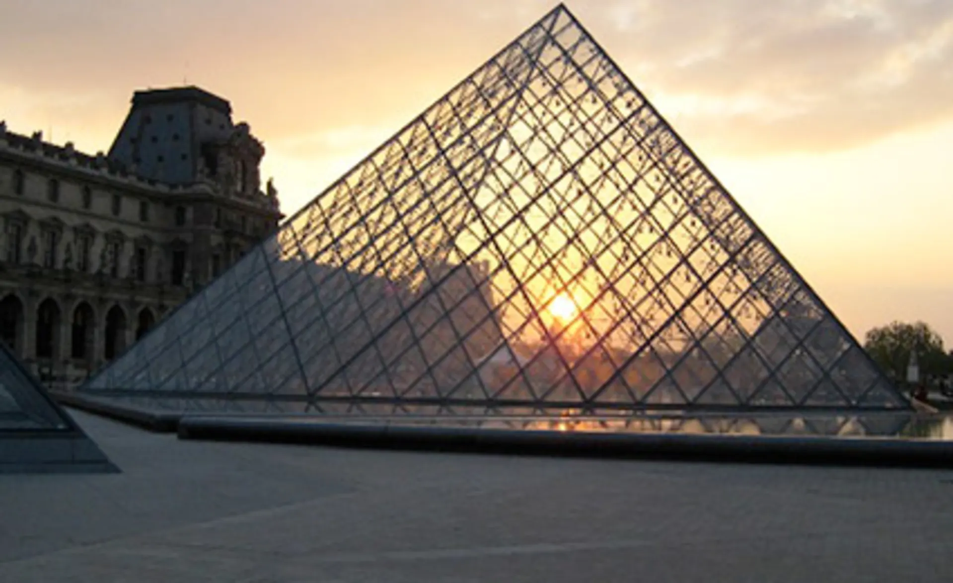 Viva Le Louvre! At 20, I.M. Pei's Controversial Pyramid Defies Critics ...