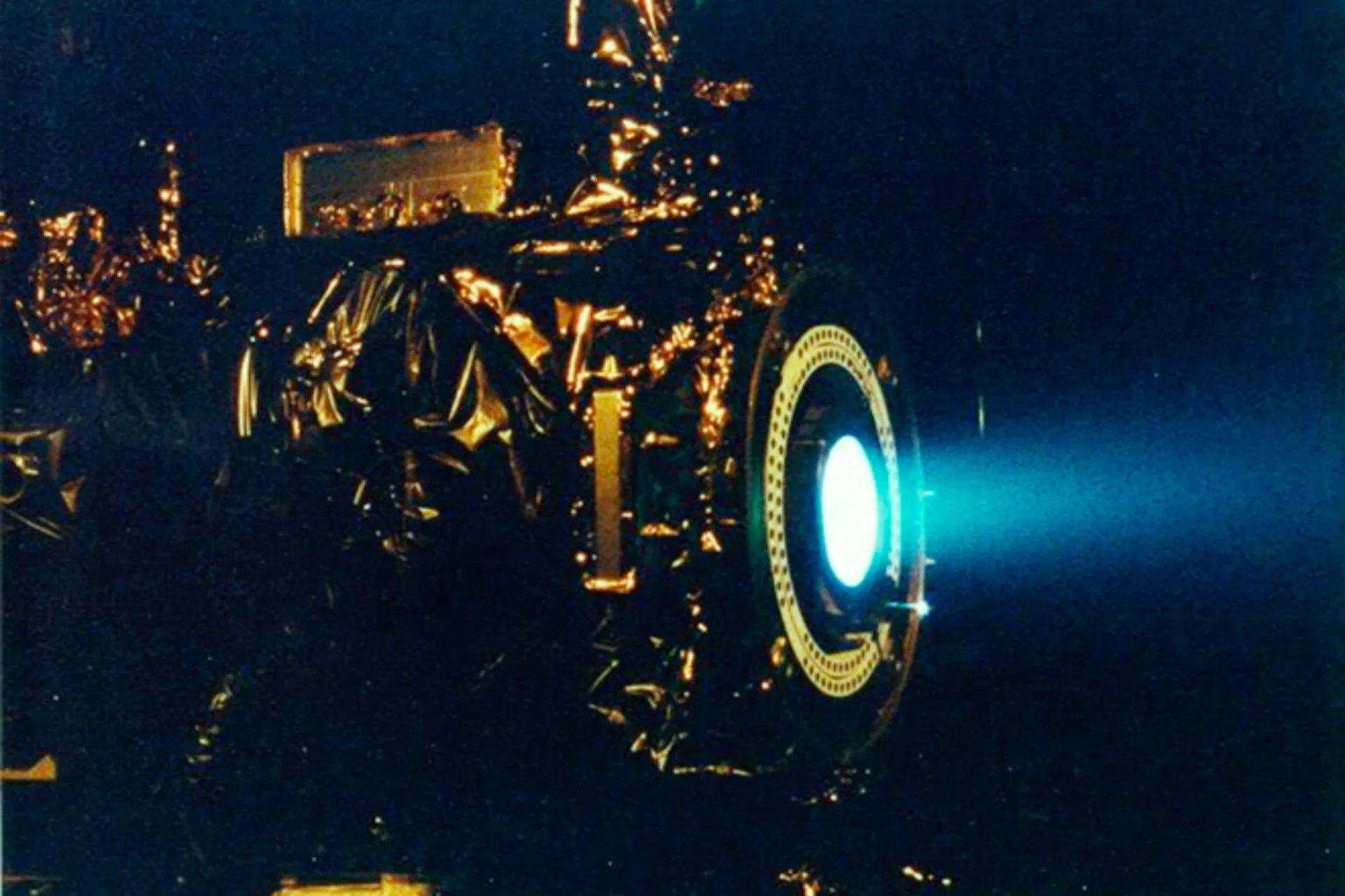 Mustafa's Space Drive: An Egyptian Student's Quantum Physics Invention ...