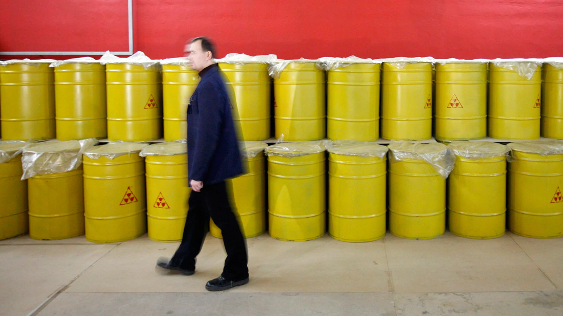 Stunning Images Of The Thousands Of People Who Still Live Near ...