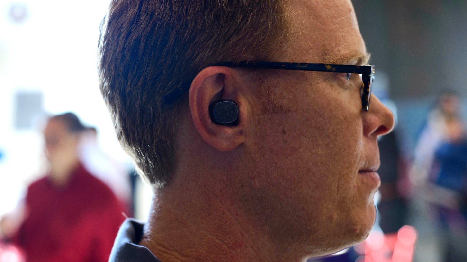 The Tiny Wireless Earbuds Of The Future Are Made Possible By Software ...