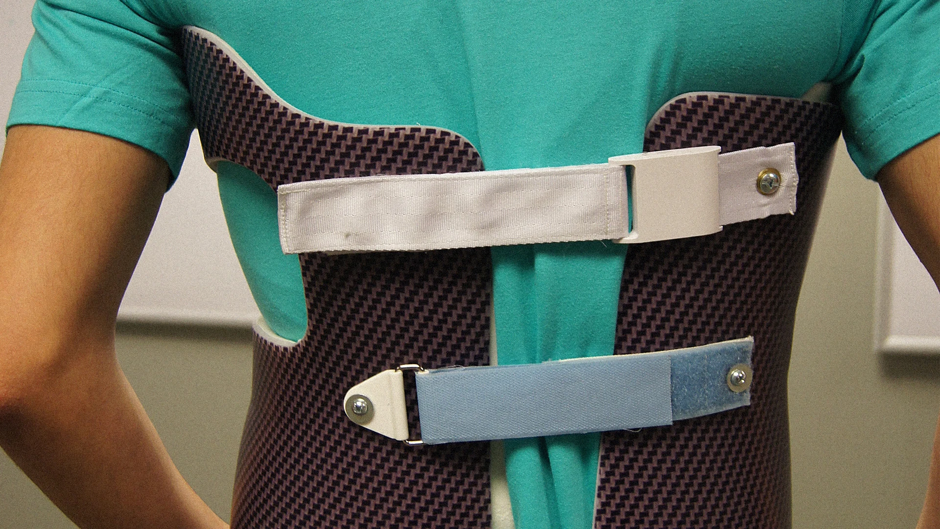 A Smart Back Brace To Help Prompt Kids Into Actually Wearing Their Back ...