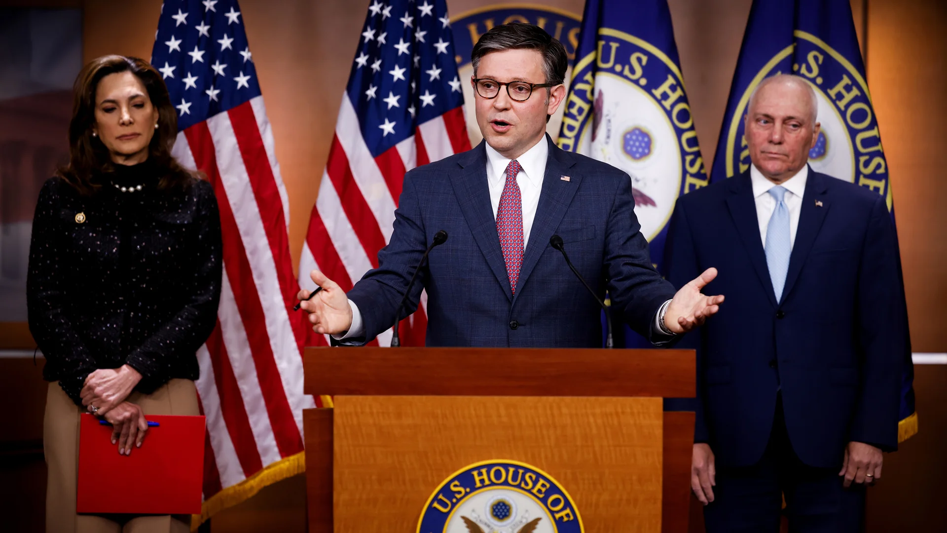 House passes key surveillance bill after days of infighting over ...