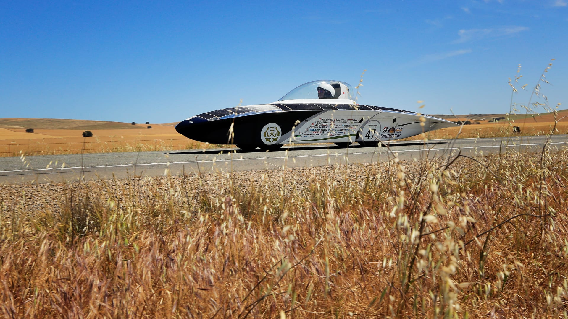 Why aren’t there solar-powered cars? The answer is in the sky - Fast ...
