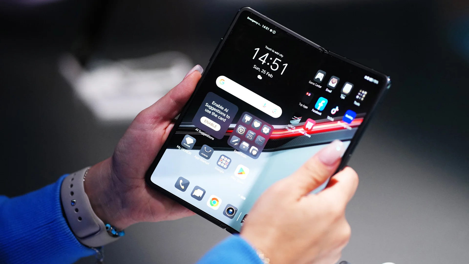 A new kind of battery could take foldable phones mainstream - Fast Company