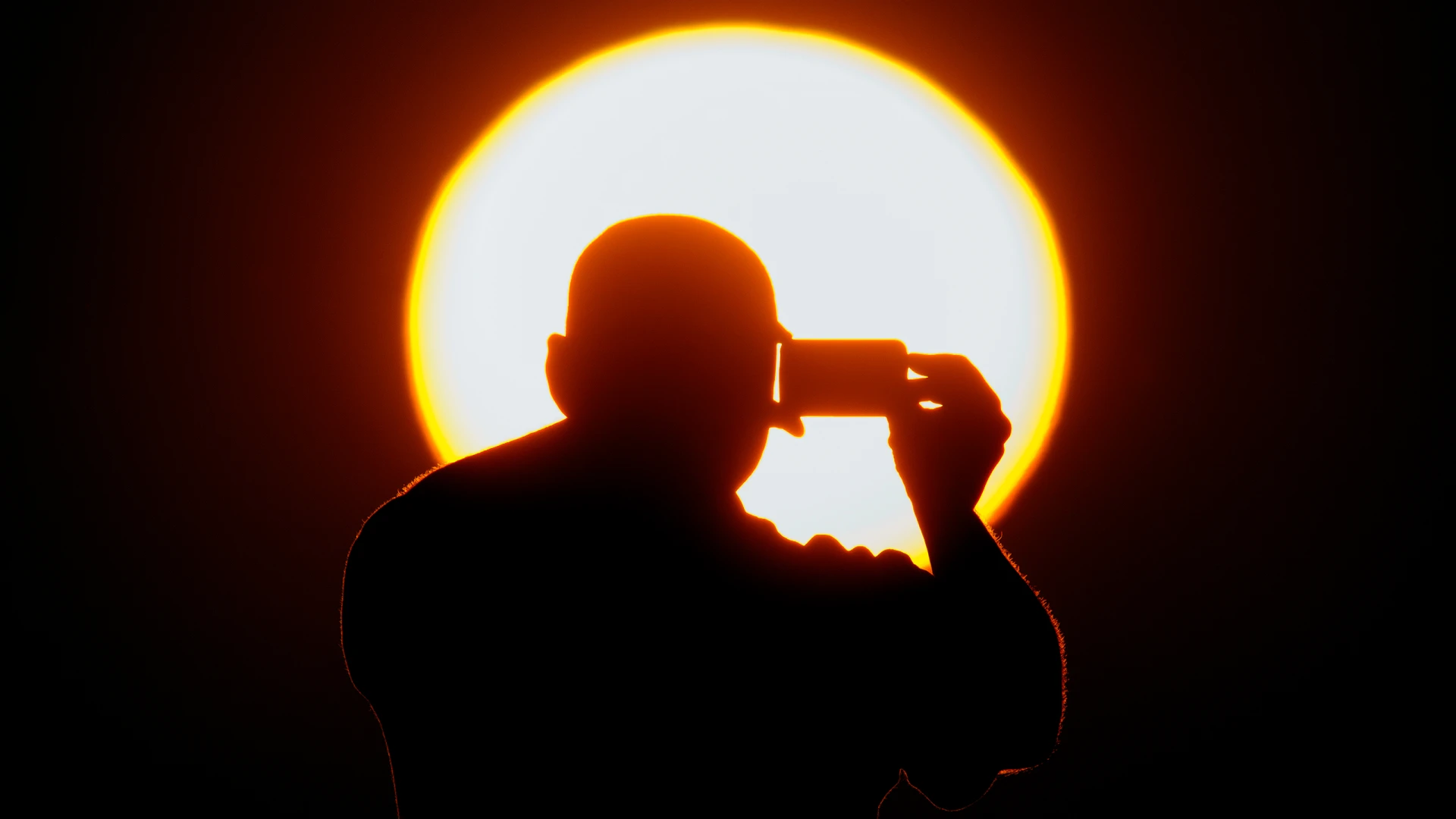 How to creatively photograph the solar eclipse with your smartphone ...