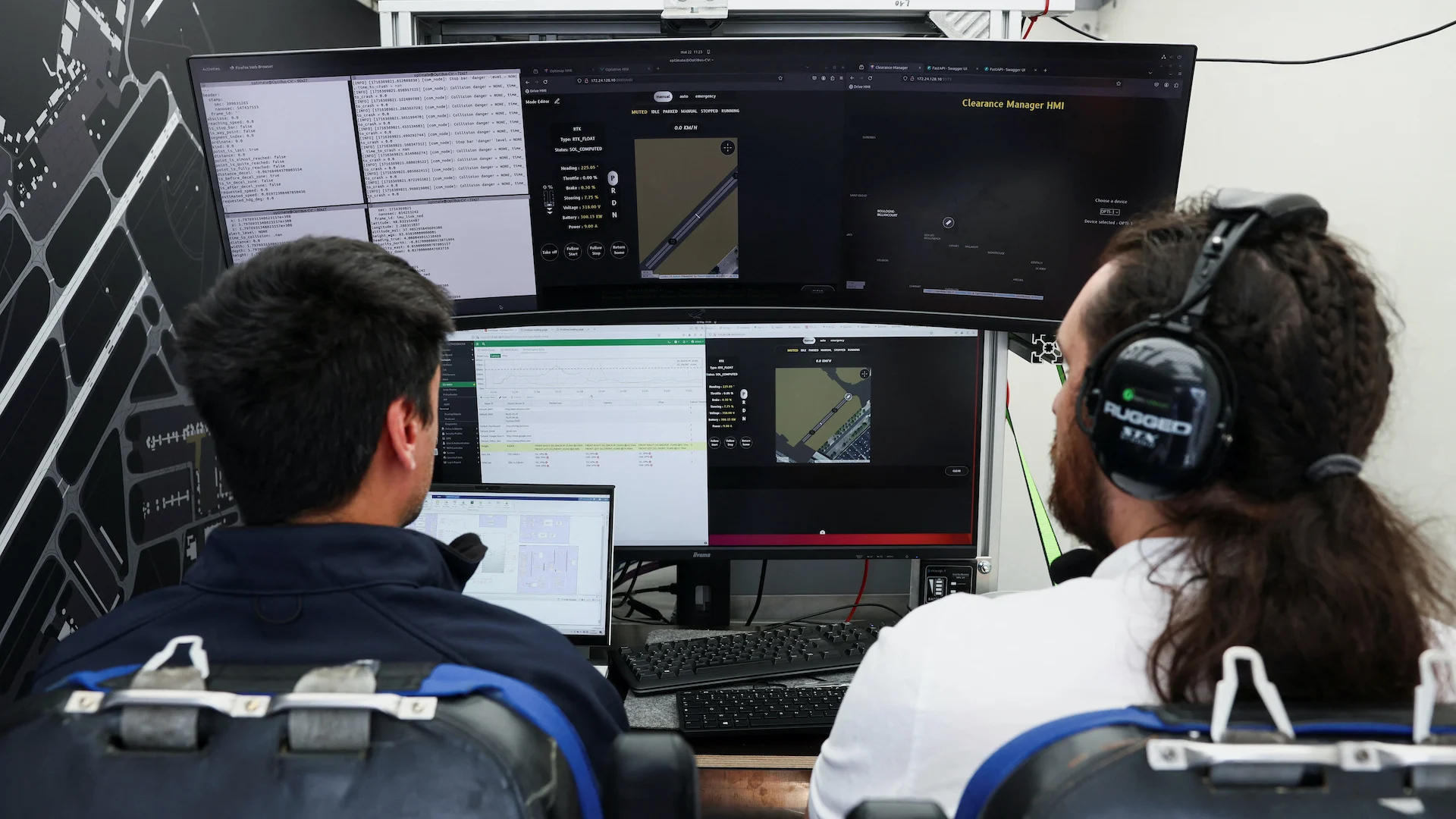 Airbus’s new electric truck has an airliner cockpit - Fast Company