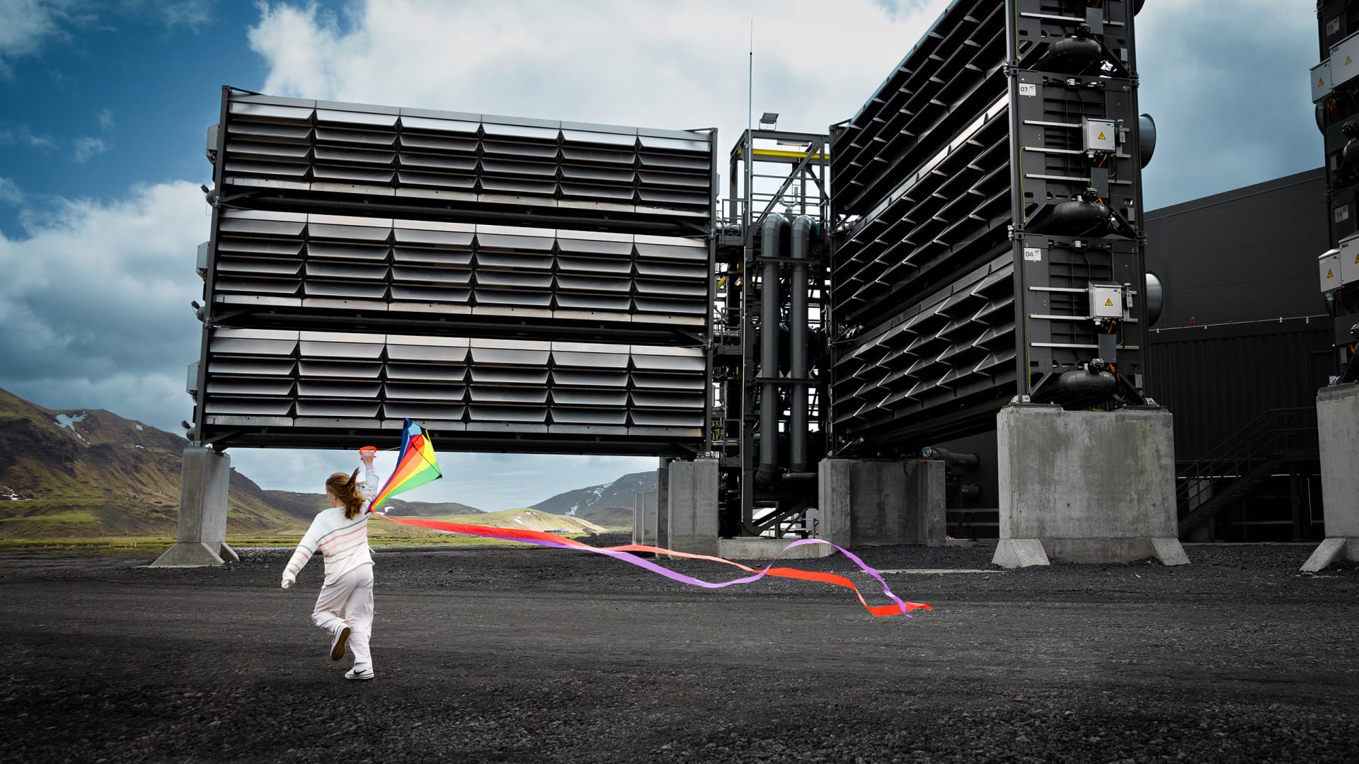 Climeworks opened the world's biggest carbon removal factory in Iceland ...