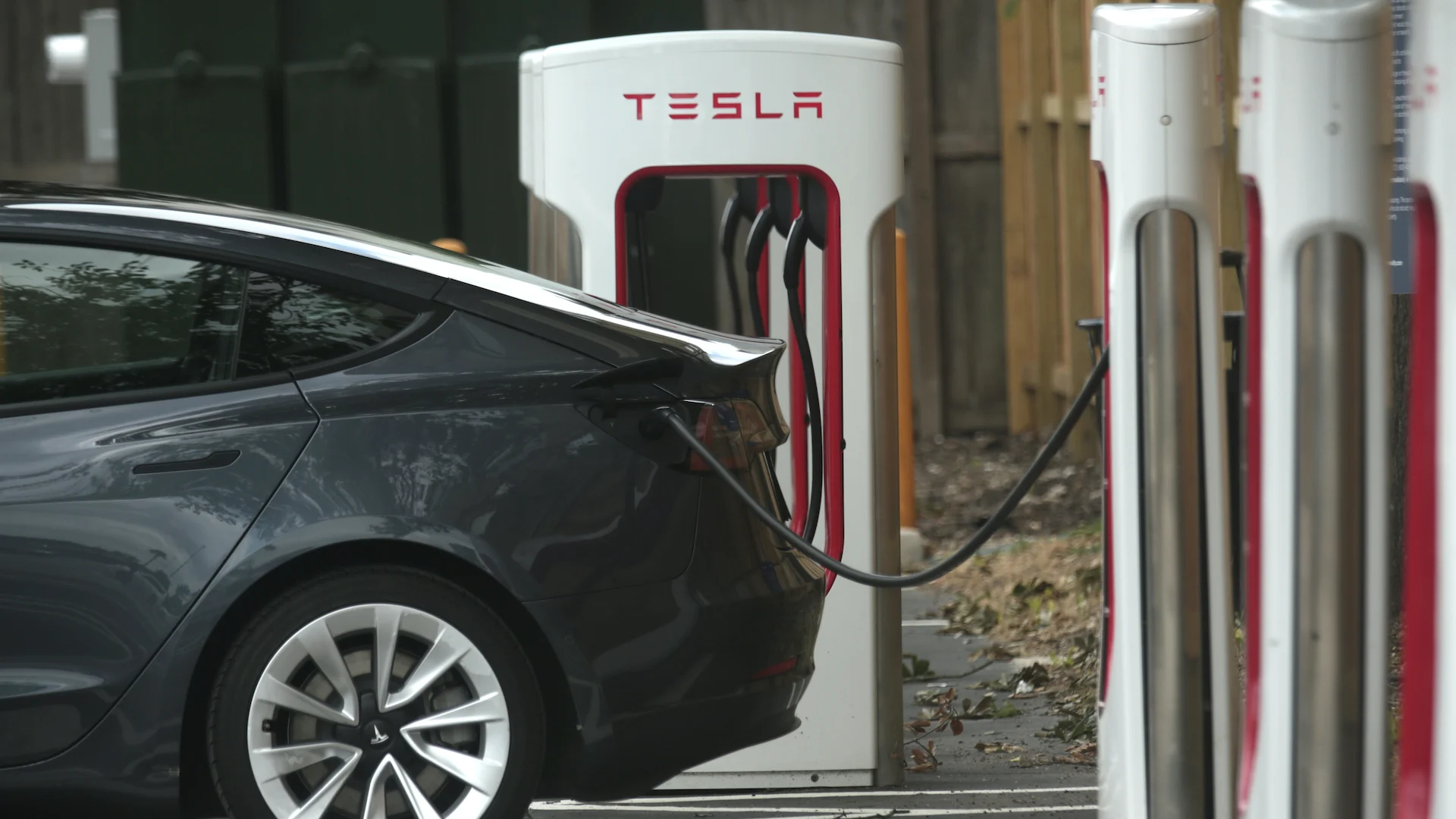 EV charging cable thefts are rising due to copper wiring - Fast Company