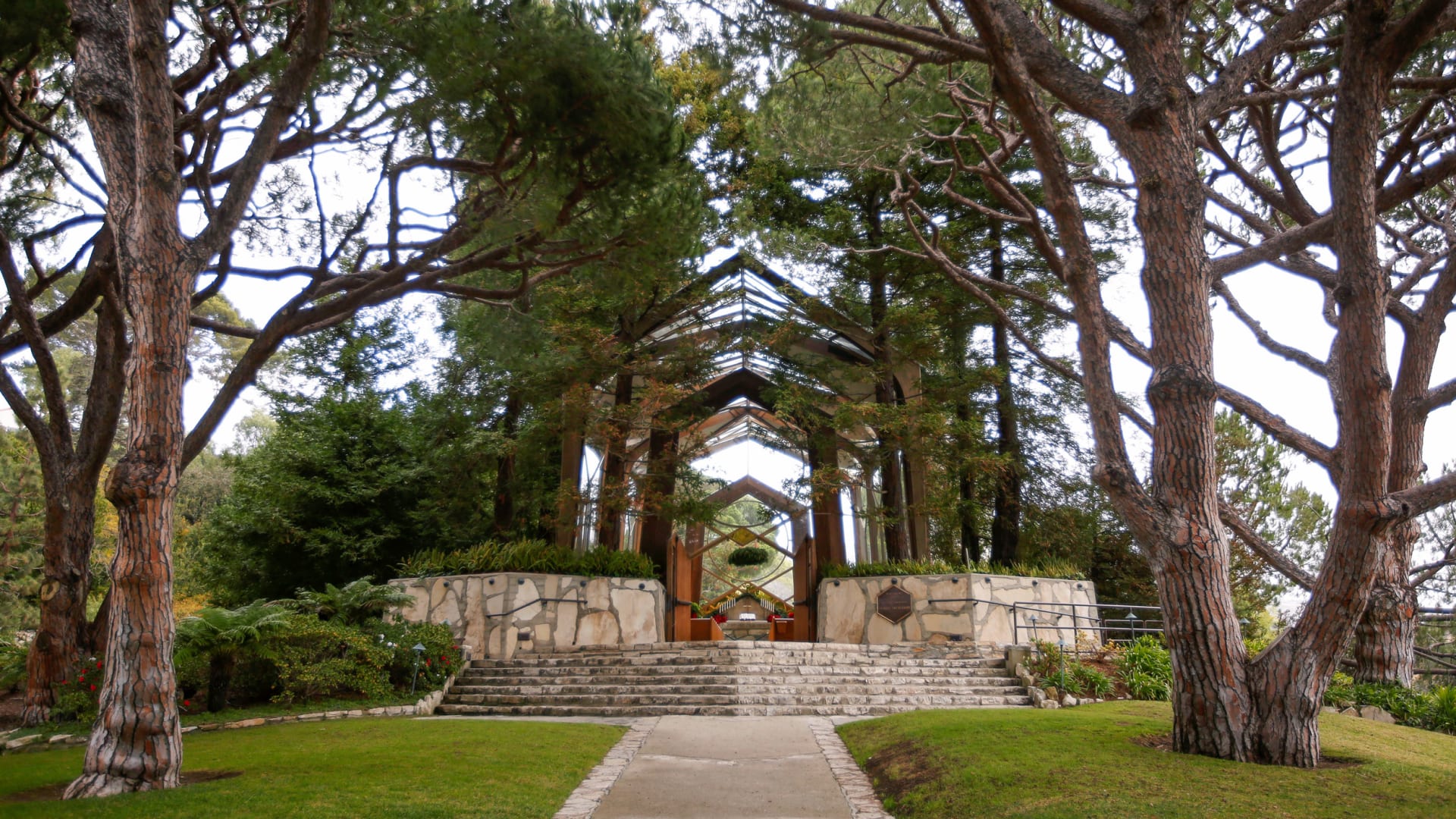 The stunning Wayfarers Chapel is being deconstructed. Here's why - Fast ...