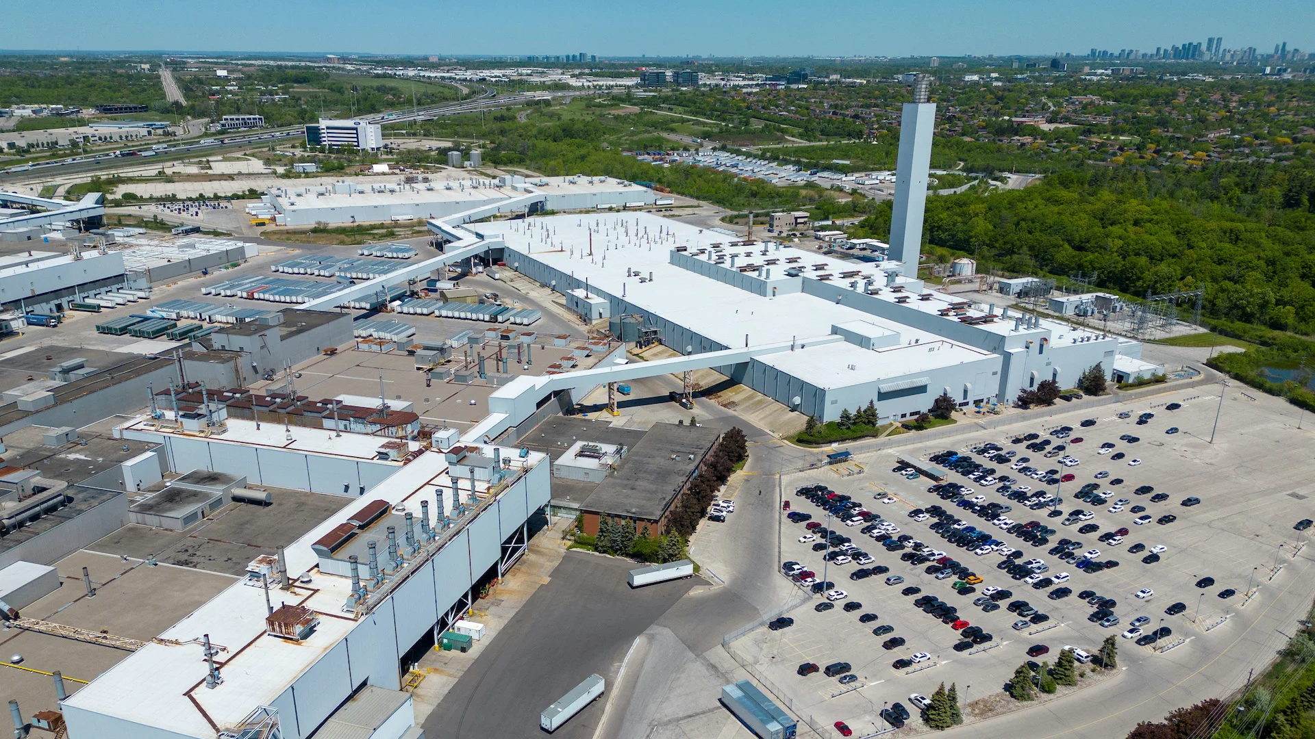 Ford's EV plans paused to make heavy-duty trucks at Canada facility ...