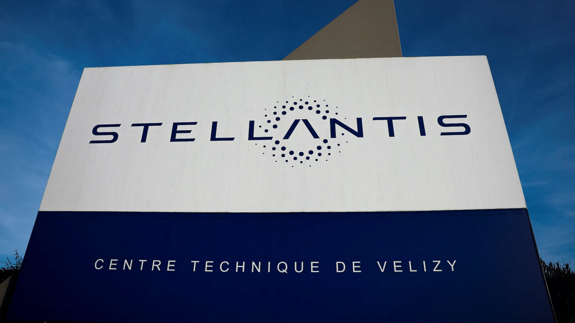 Stellantis delays investments for Illinois but says it hasn't violated ...