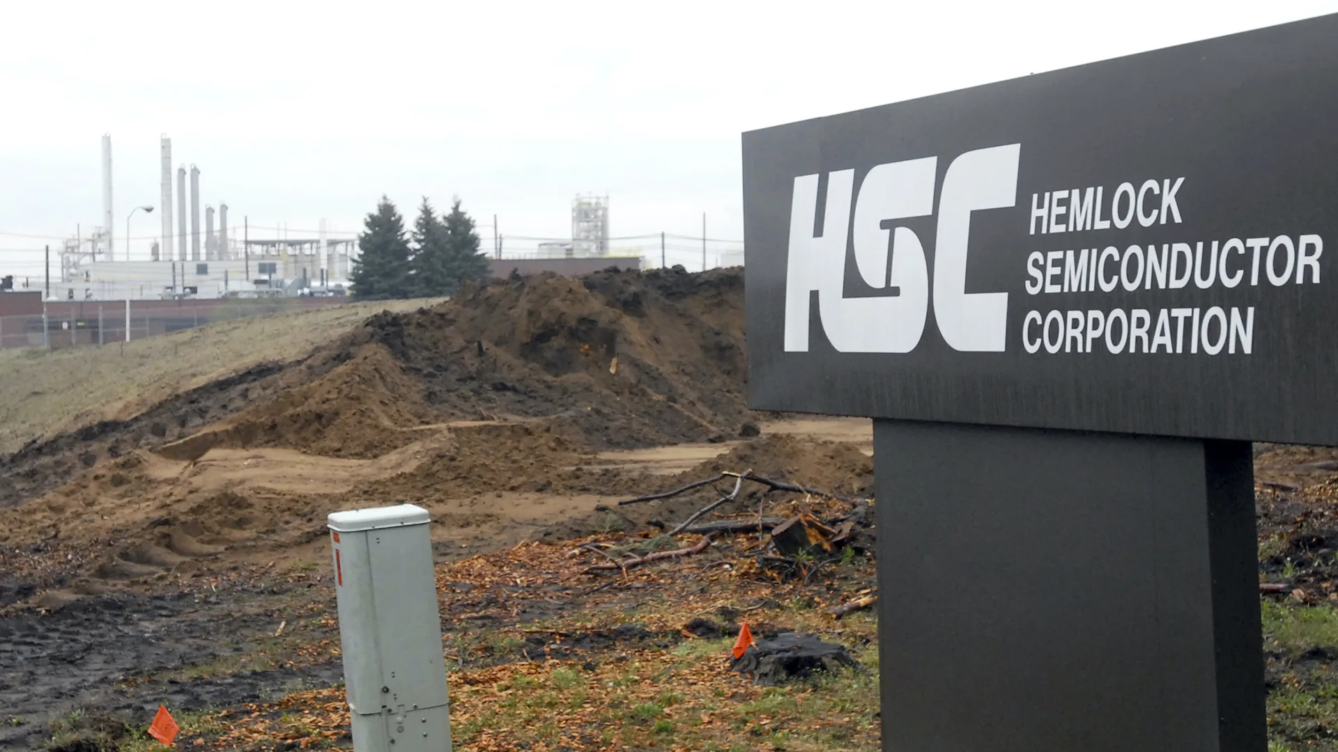 Biden administration awards $325 million to Hemlock Semiconductor for ...