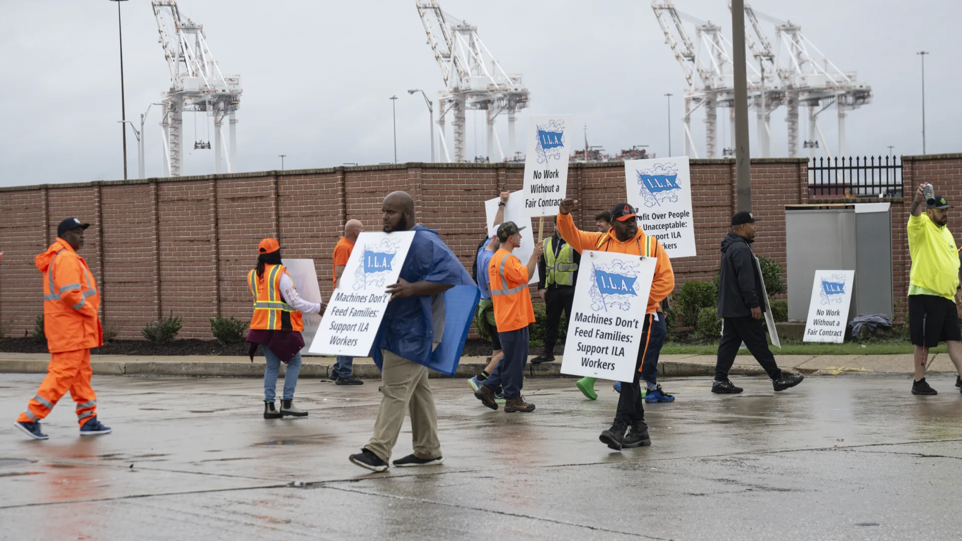Dockworkers' strike is suspended, but automation remains an issue - Fast Company