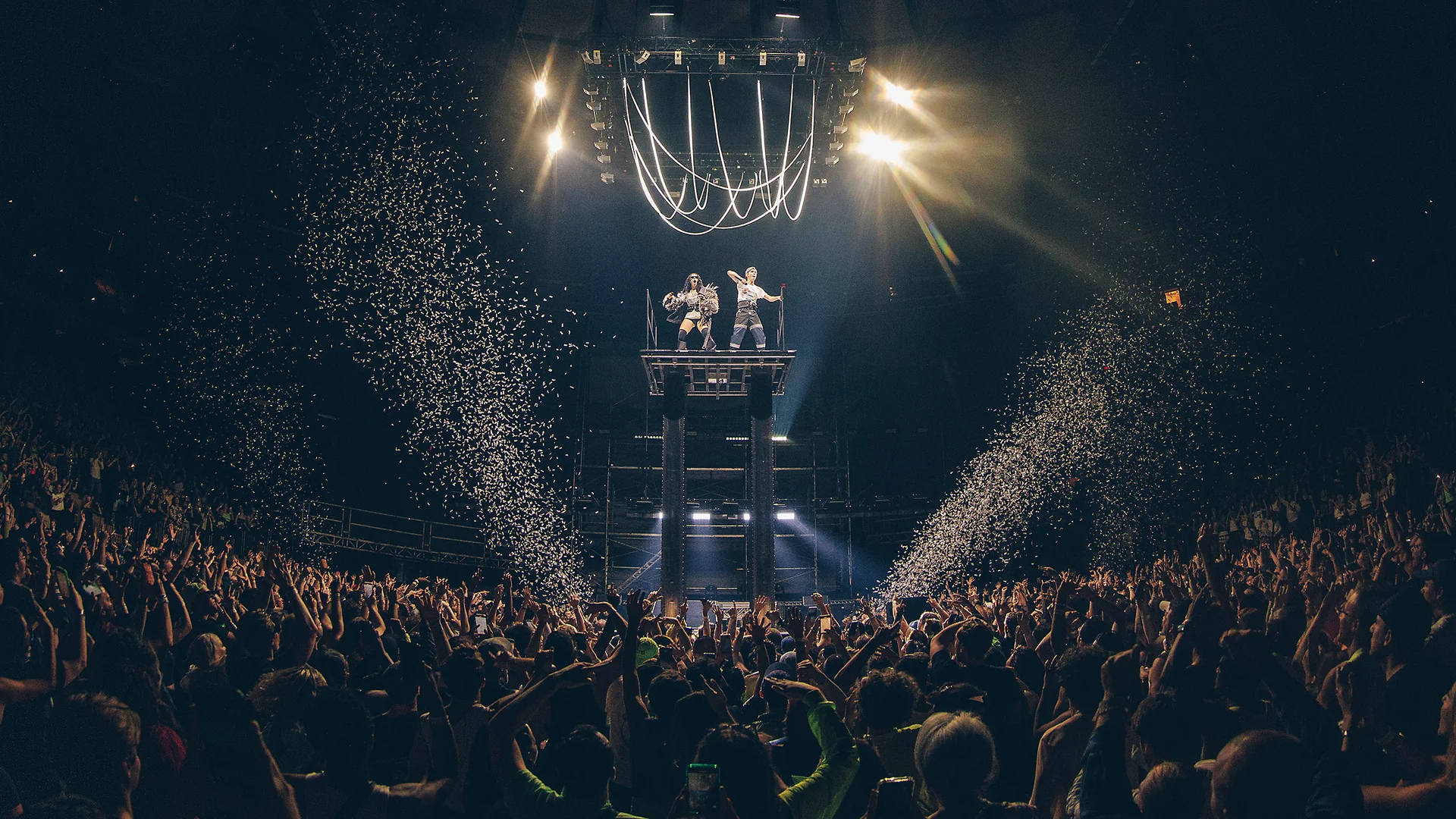 Behind the scenes of Charli XCX's and Troye Sivan's sweat tour - Fast ...