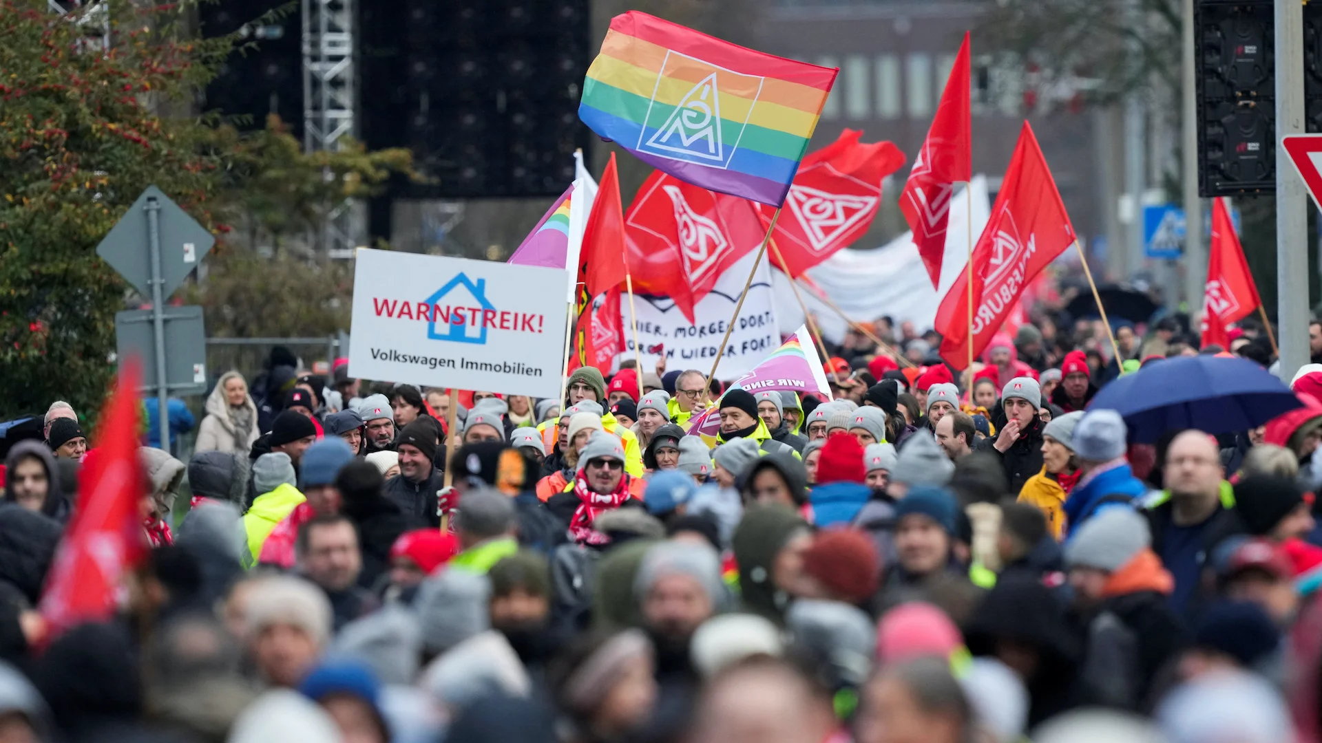 VW workers threaten more strikes unless leadership makes better ...