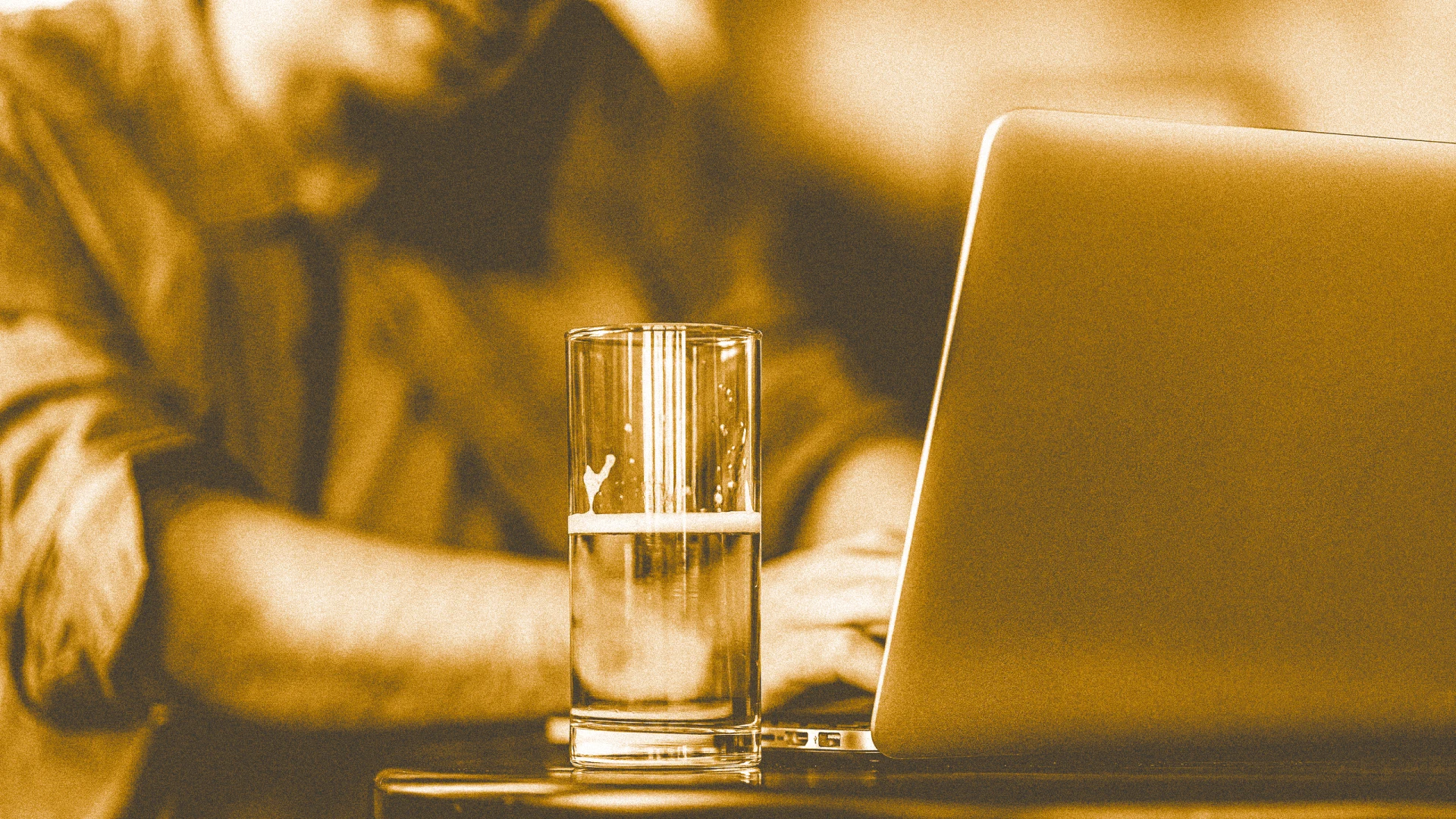 Drinking alcohol on the job: Yay or nay? - Fast Company