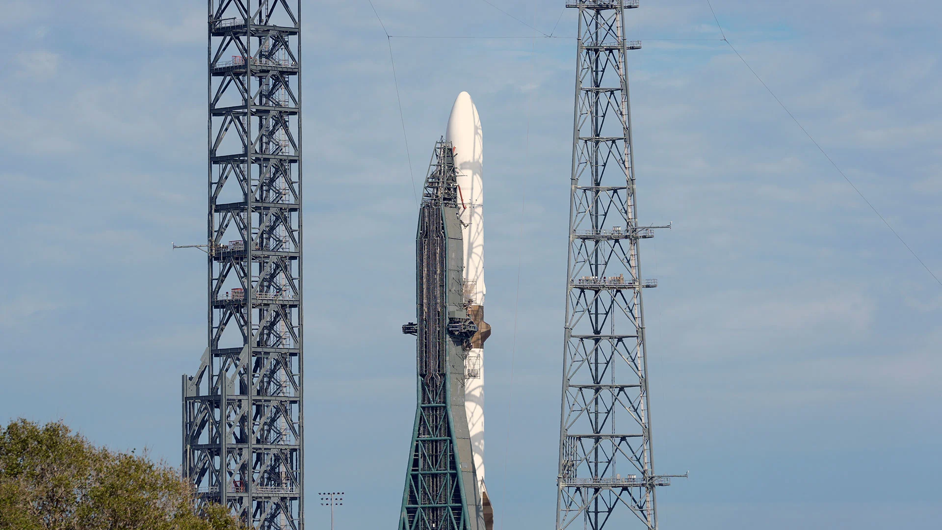 Bezos' Blue Origin launches its New Glenn rocket on first test flight ...