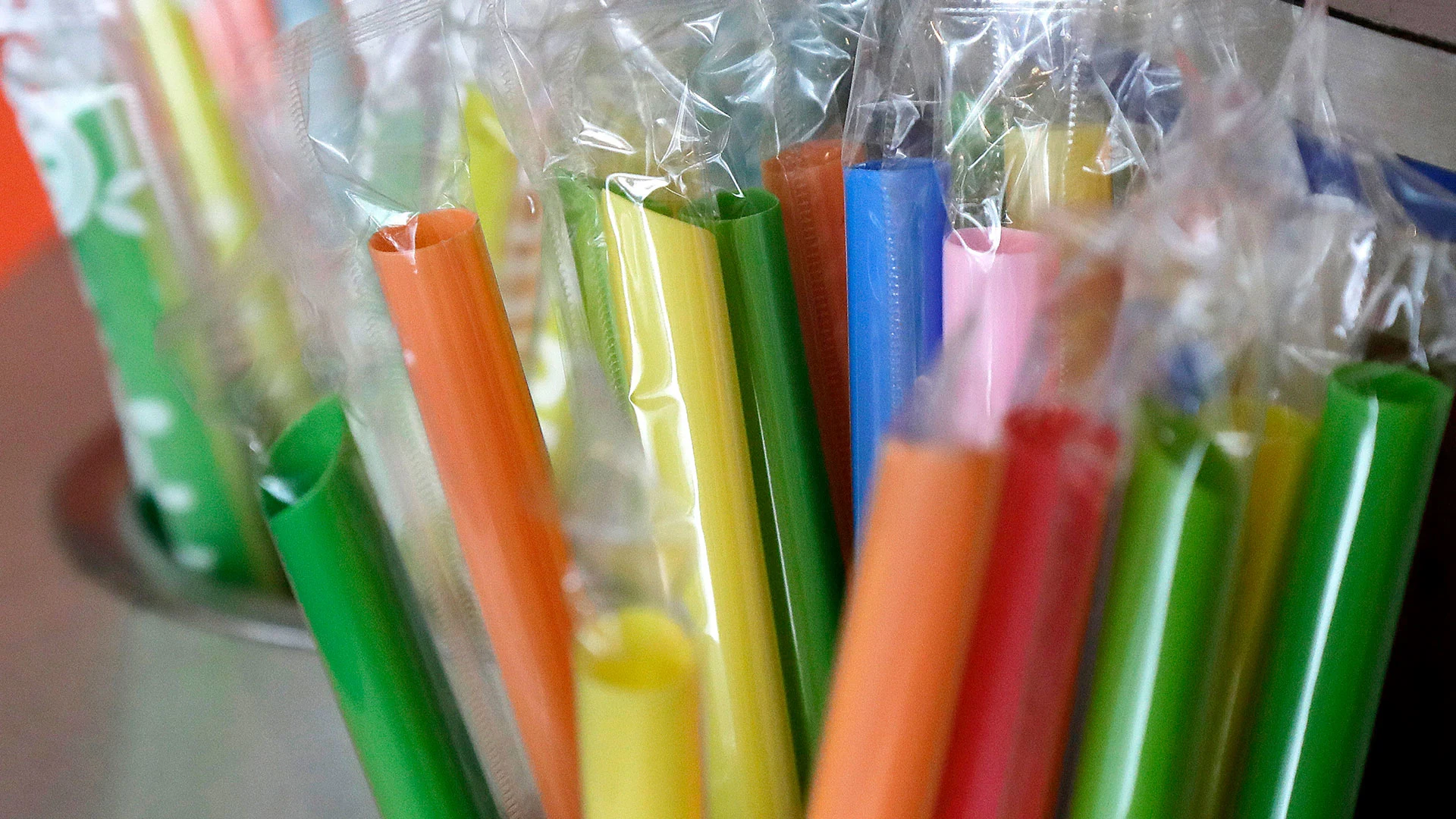 Trump bans paper straws in a win for ‘Back to Plastic’ - Fast Company