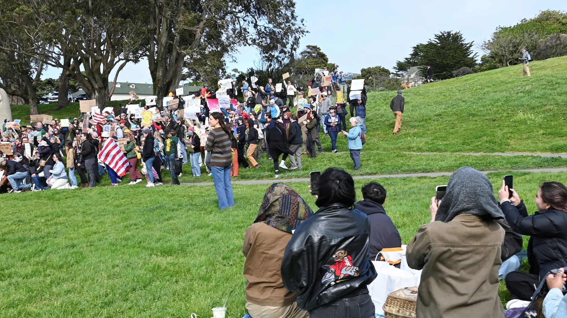 Judge orders thousands of fired federal workers to be rehired - Fast ...