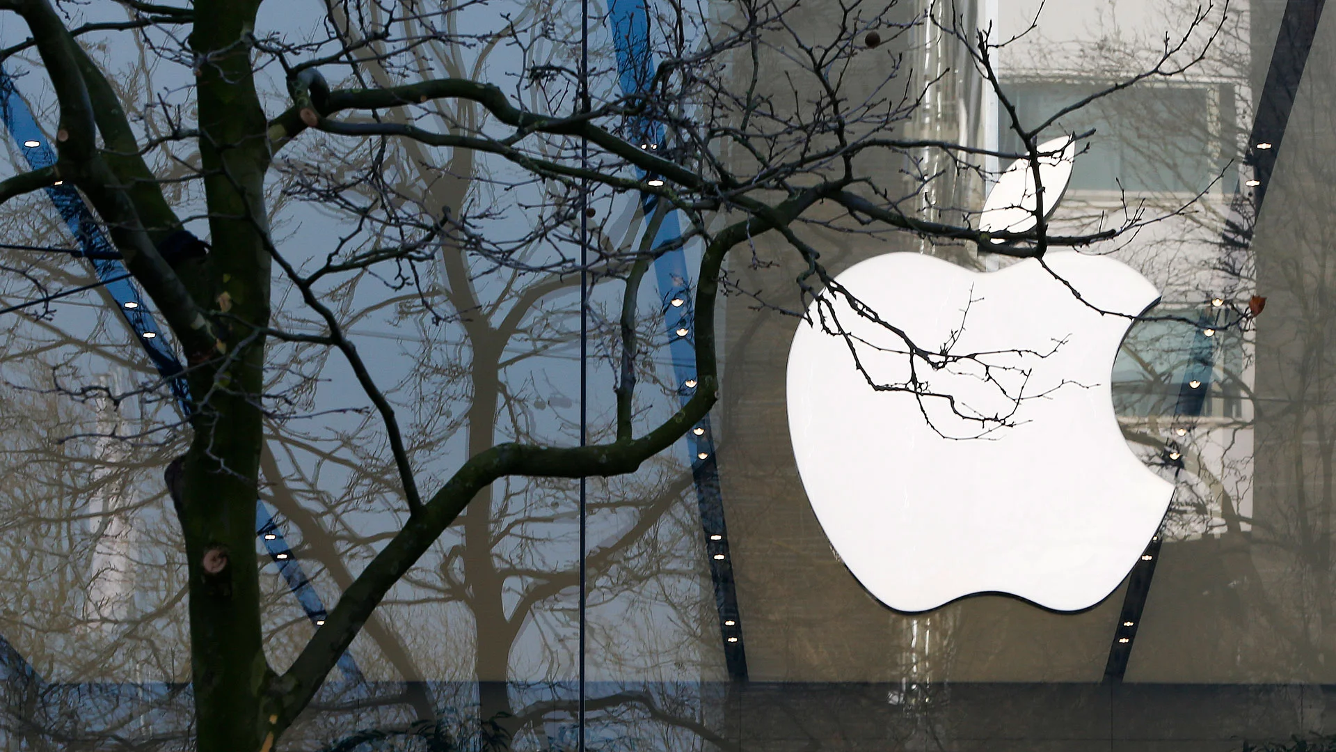 Why Apple got hit with a $162 million fine from French regulators ...