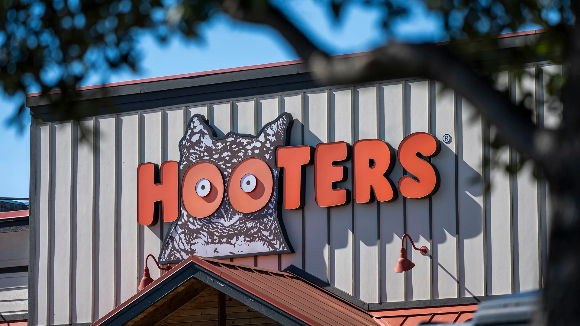 From boom to bust: The decline of Hooters and the hidden costs for ...