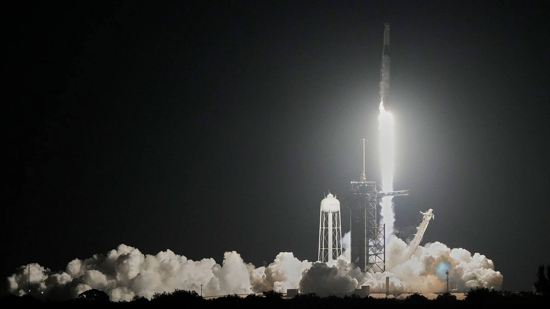 SpaceX flight launches 4 space tourists into first-ever polar orbit ...