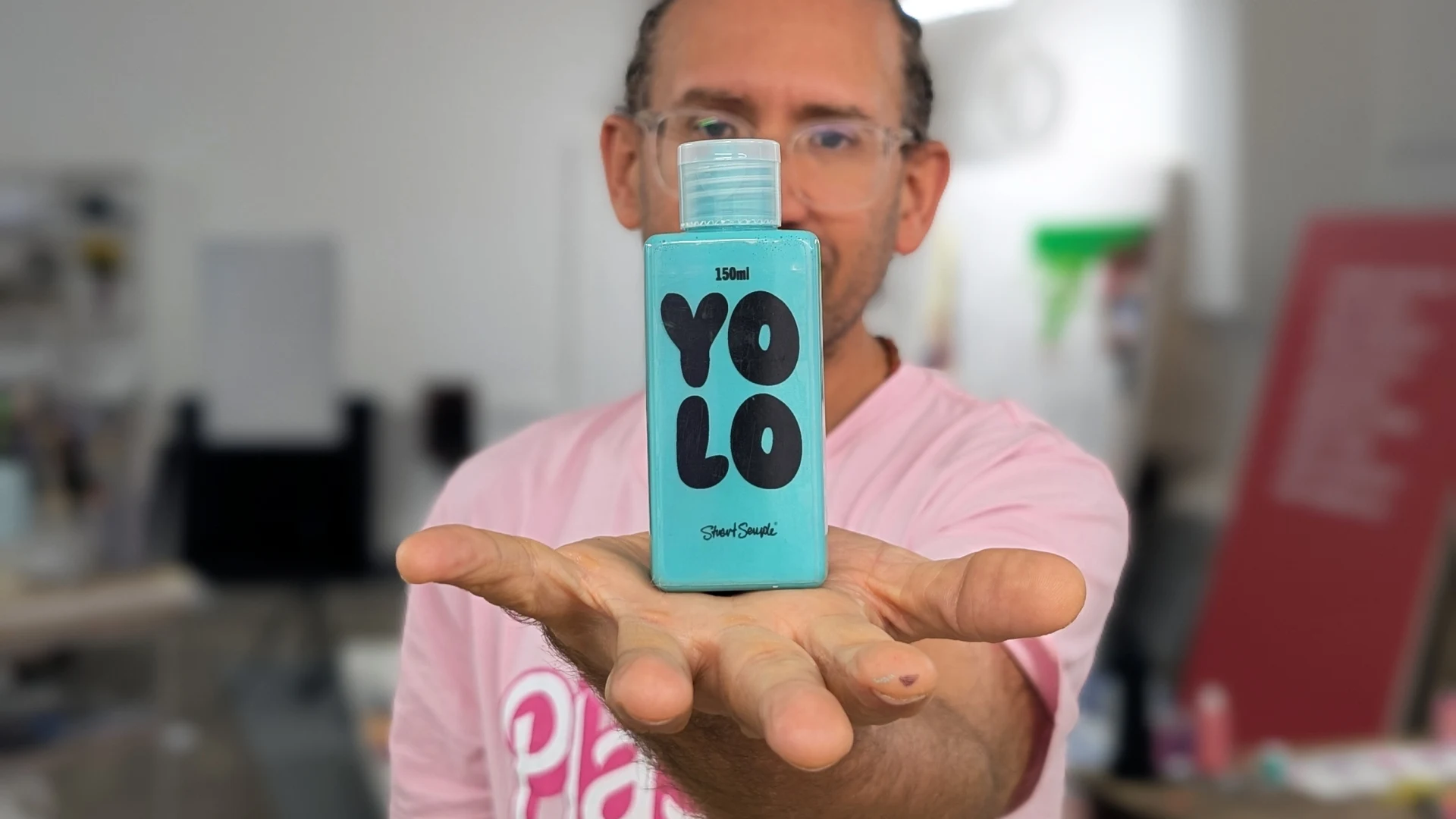 Only 5 people could see the world’s newest color. Then Stuart Semple ...