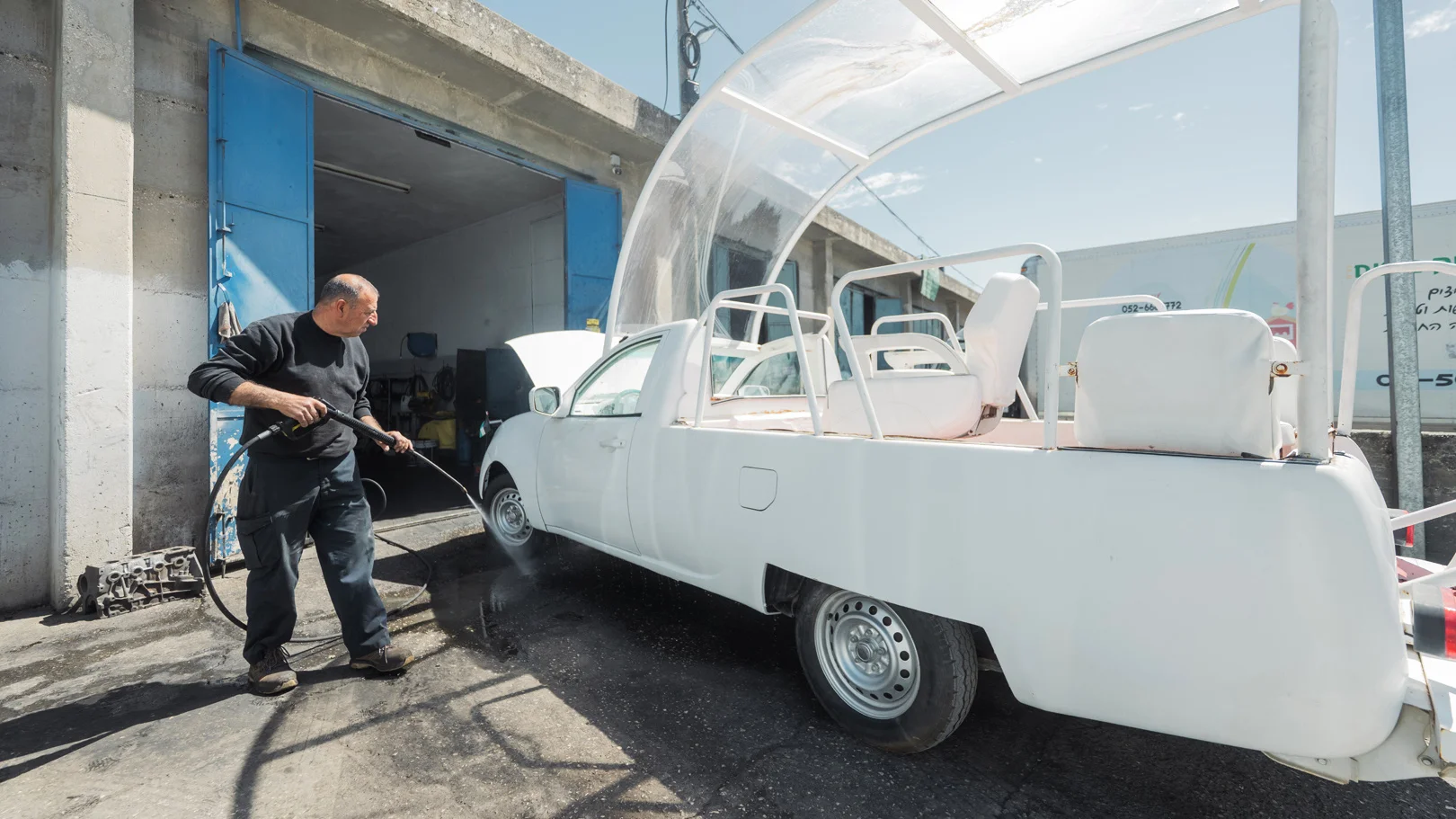 Pope Francis’s popemobile becomes a health clinic for children in Gaza ...