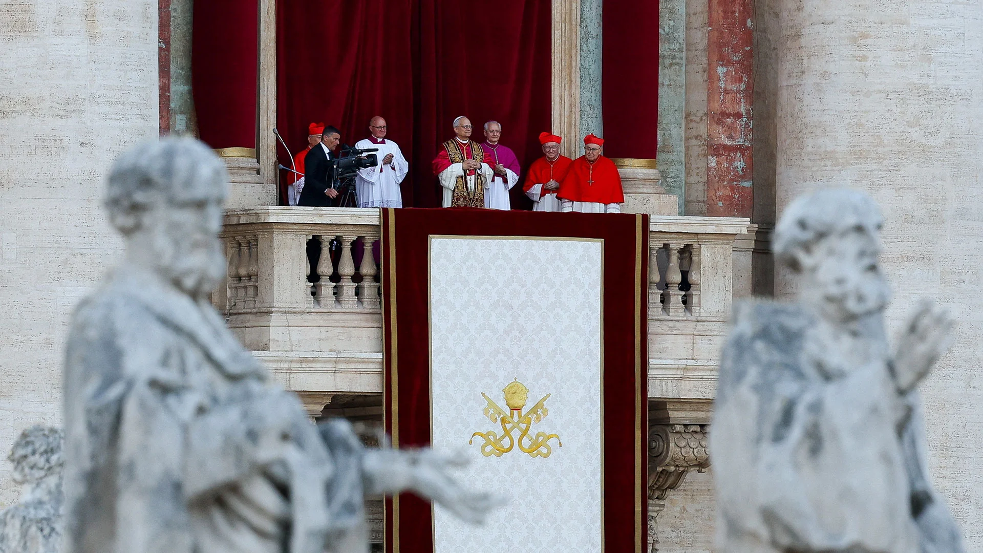Pope Leo’s first appearance revealed 3 big clues about his papacy ...