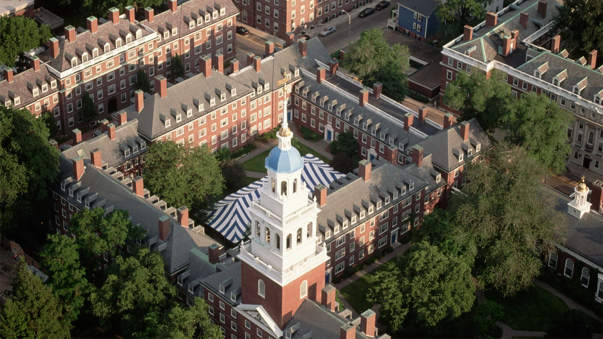 Trump’s ban on Harvard’s international students blasted by China - Fast ...
