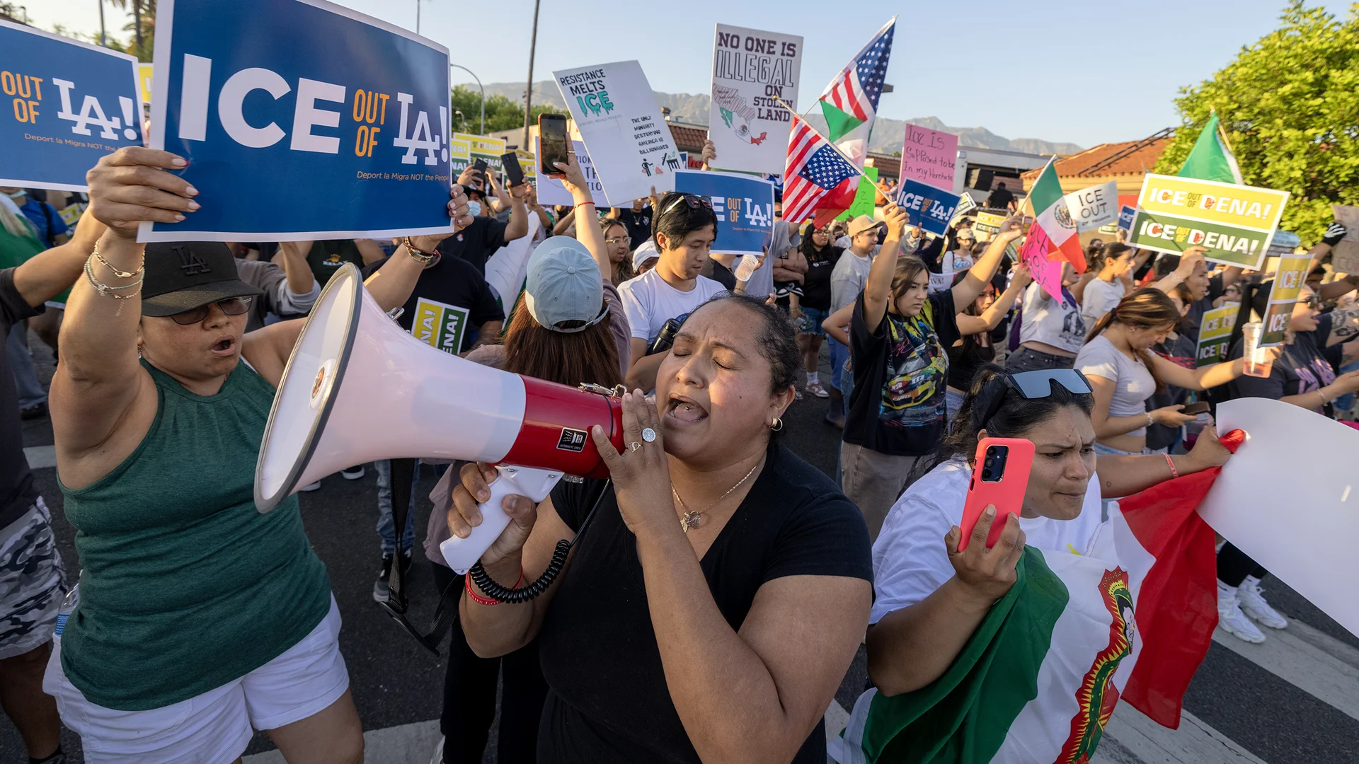 How smartphones are used to fight for justice against ICE - Fast Company