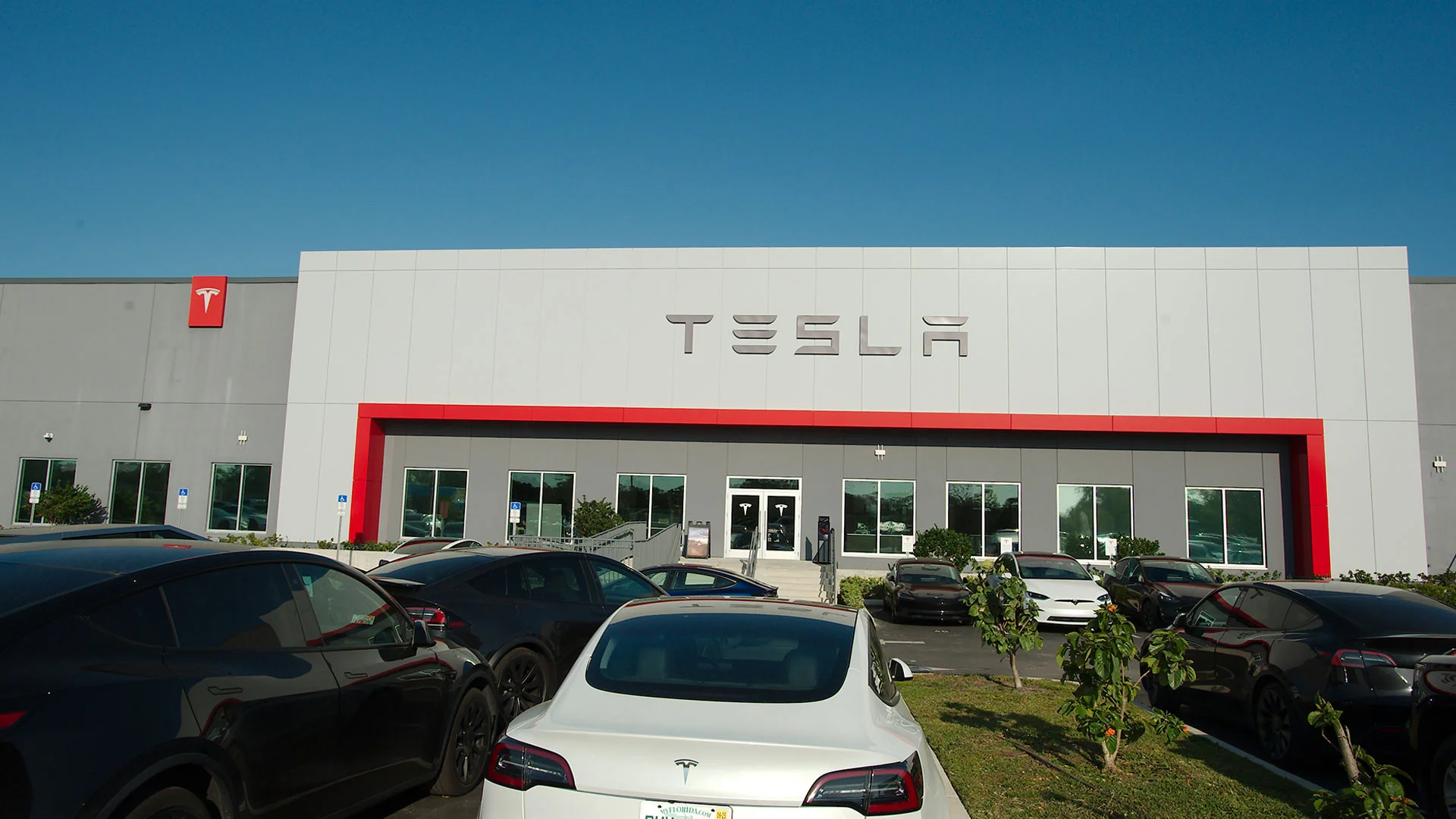 Tesla Q2 deliveries fall 13%, Musk and Trump continue public feud ...