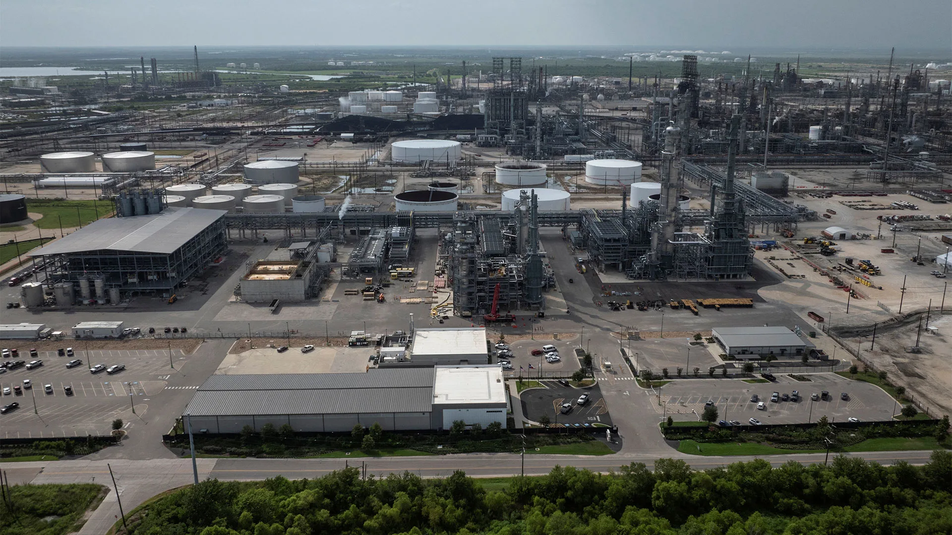 How a refinery turns Amazon-destroying cattle into 'green' jet fuel ...