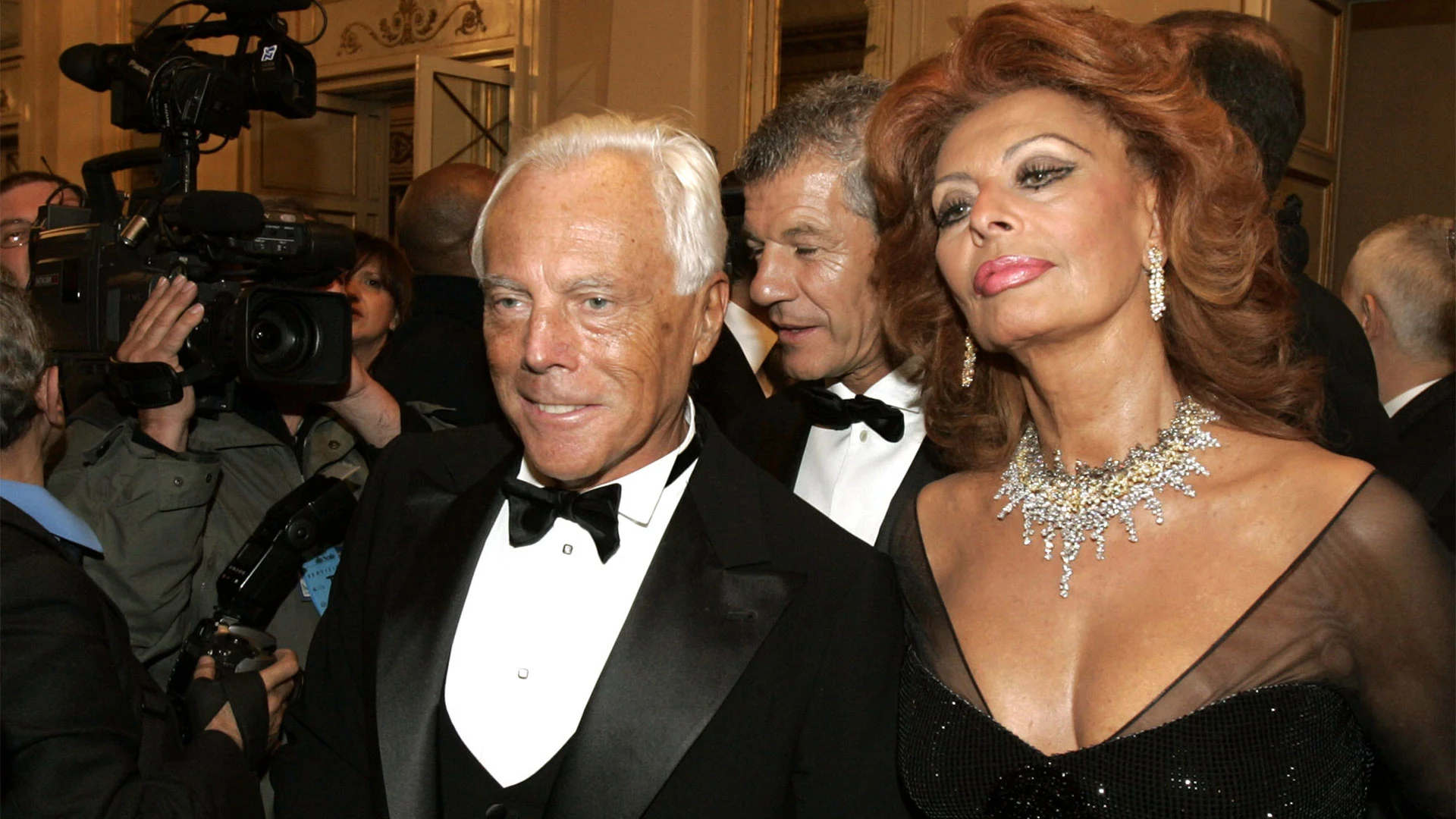 Tributes to Armani pour in from U.S. celebs, fashion establishment ...