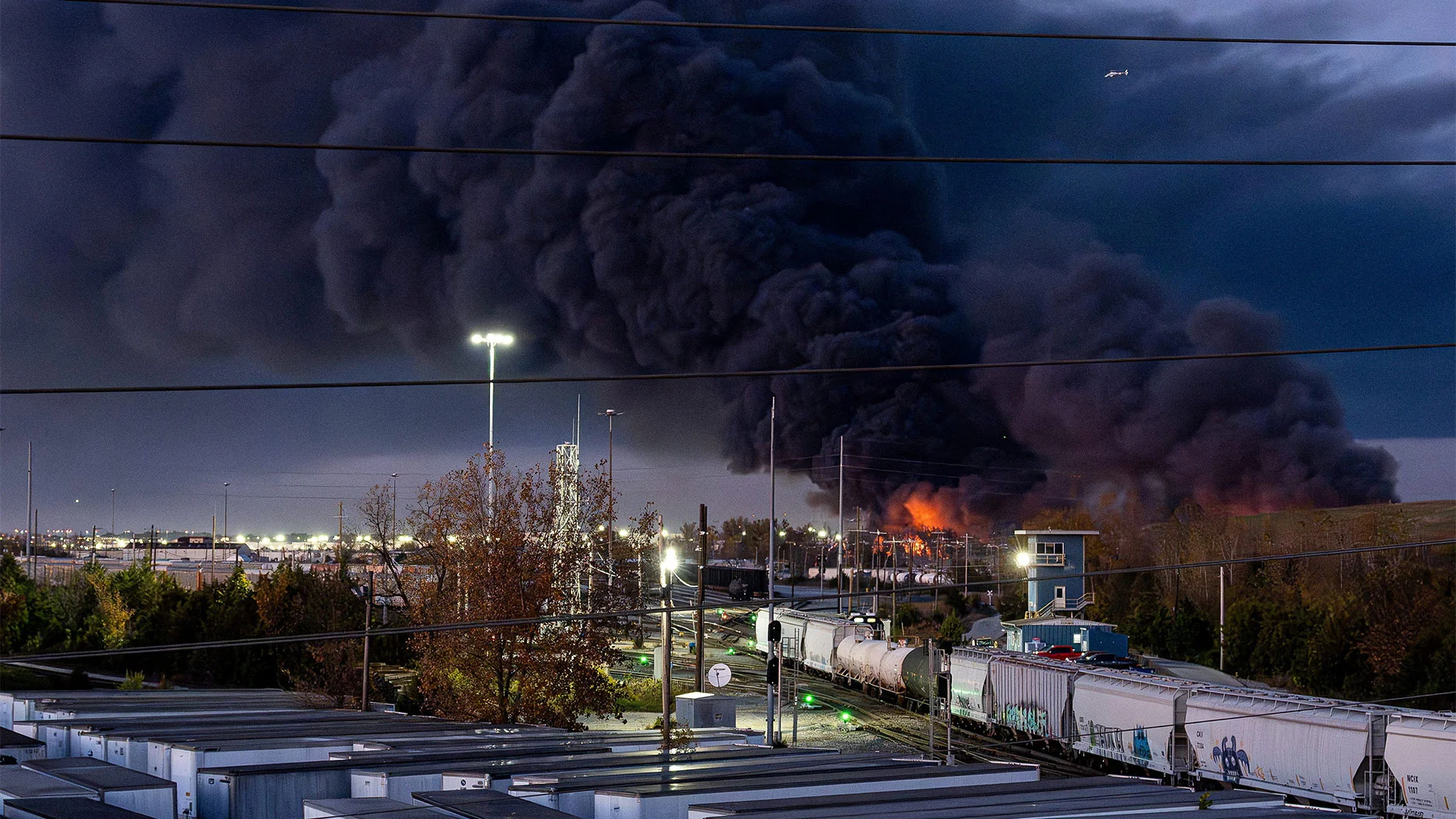 UPS plane crashes on takeoff from Kentucky, killing at least 7 - Fast ...