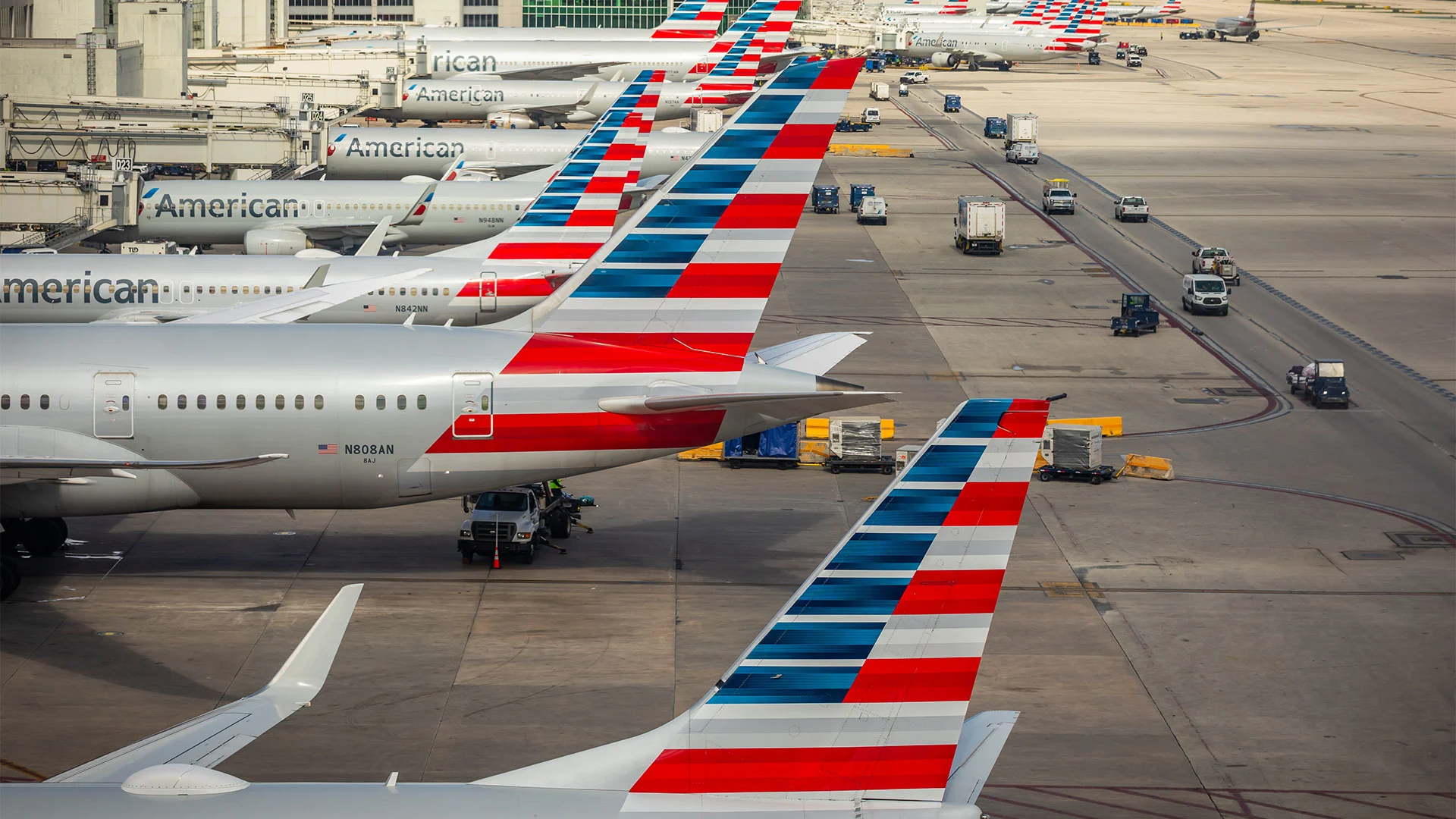 American Airlines layoffs: Support and management job cuts add to ...