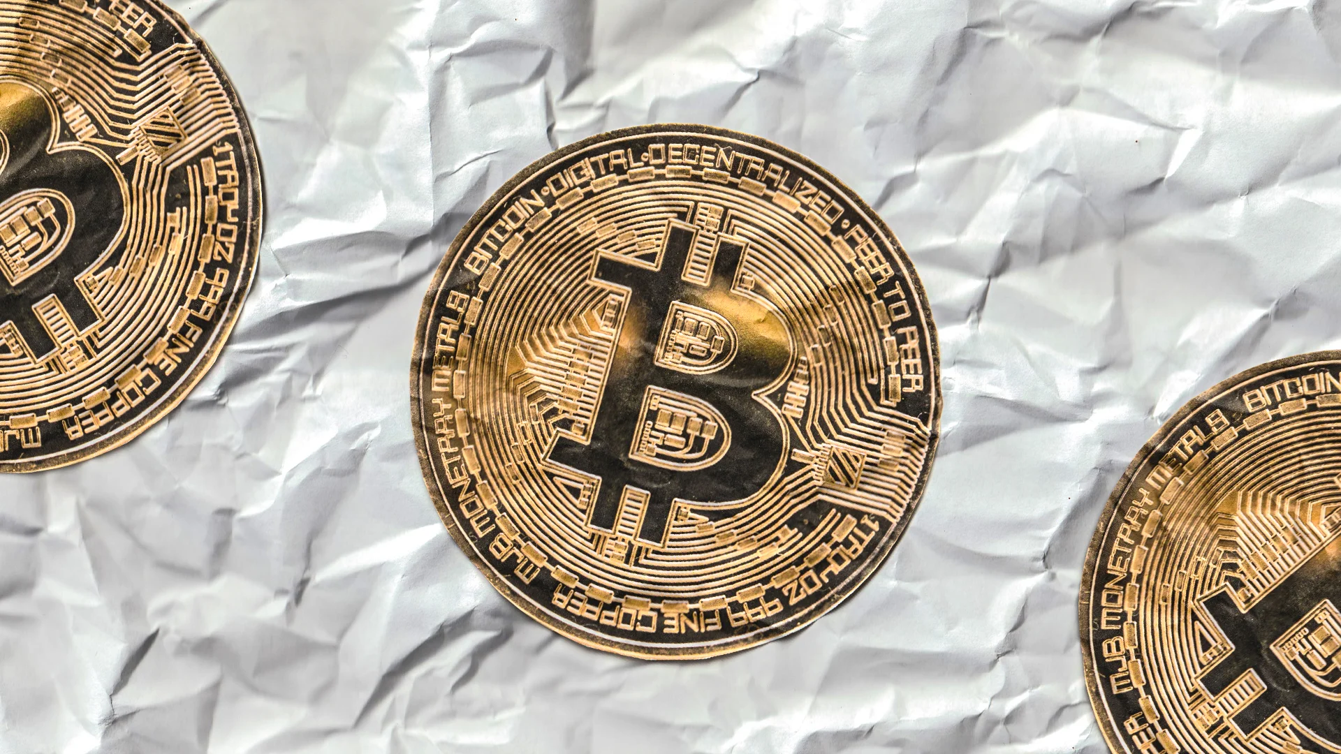 Bitcoin price is crashing today: 3 reasons why crypto is down - Fast ...