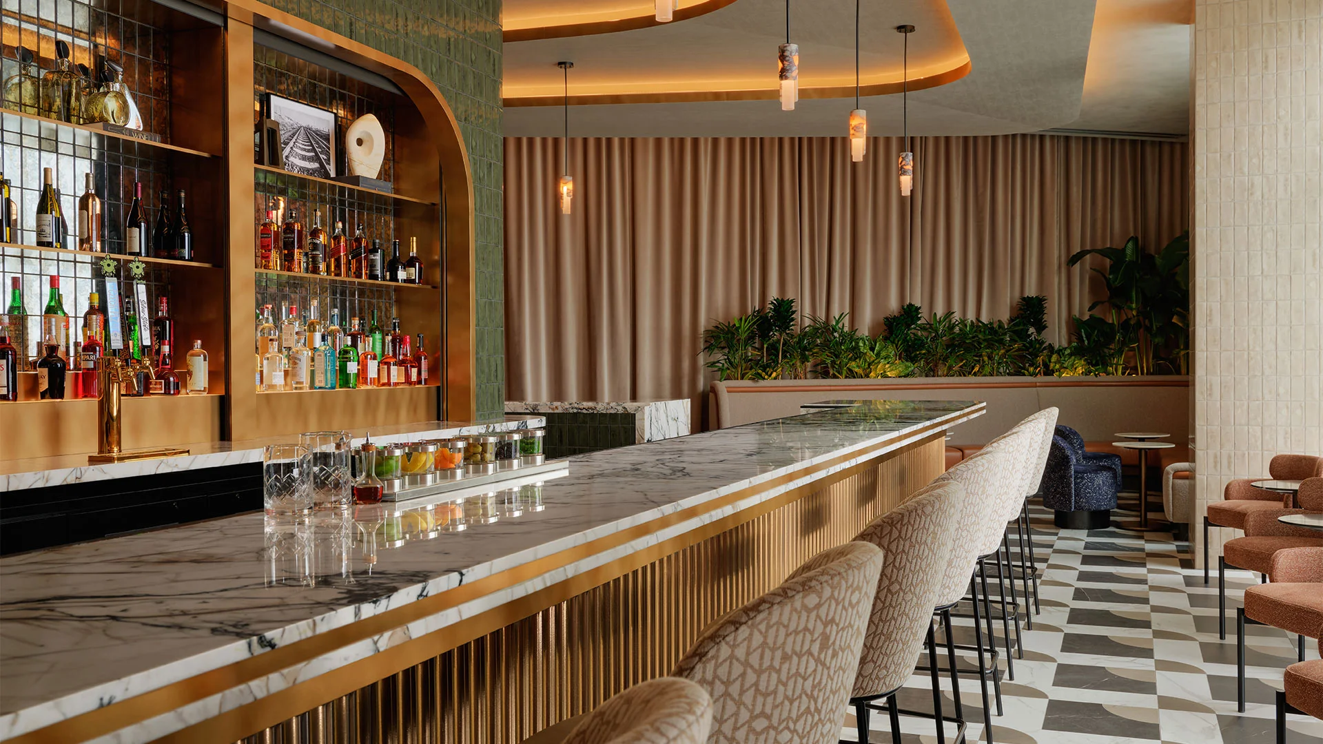 American Express new airport lounge in Las Vegas is insanely tiny ...