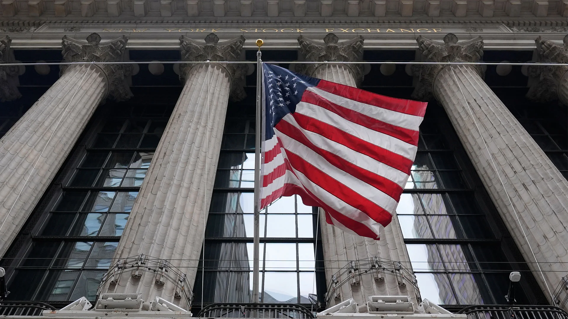 Oil prices plummet, markets soar after U.S.-Iran ceasefire news - Fast ...