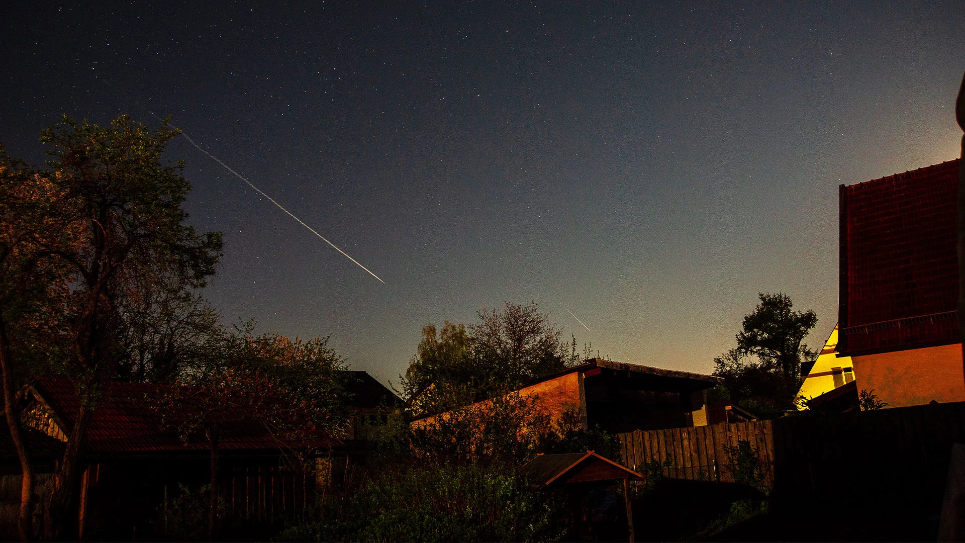 Lyrid meteor shower April 2026 peak time: When to look for shooting ...